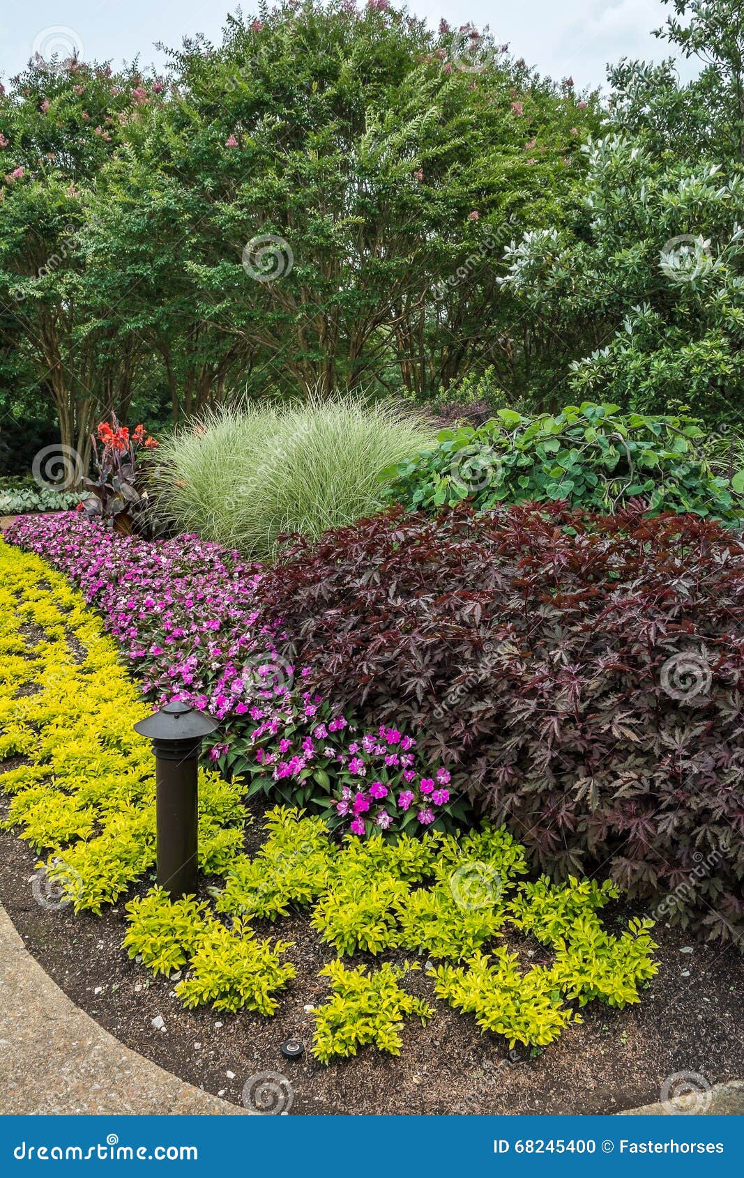 Siertuinen stock foto. Image of bomen, contouren, sier - 68245400