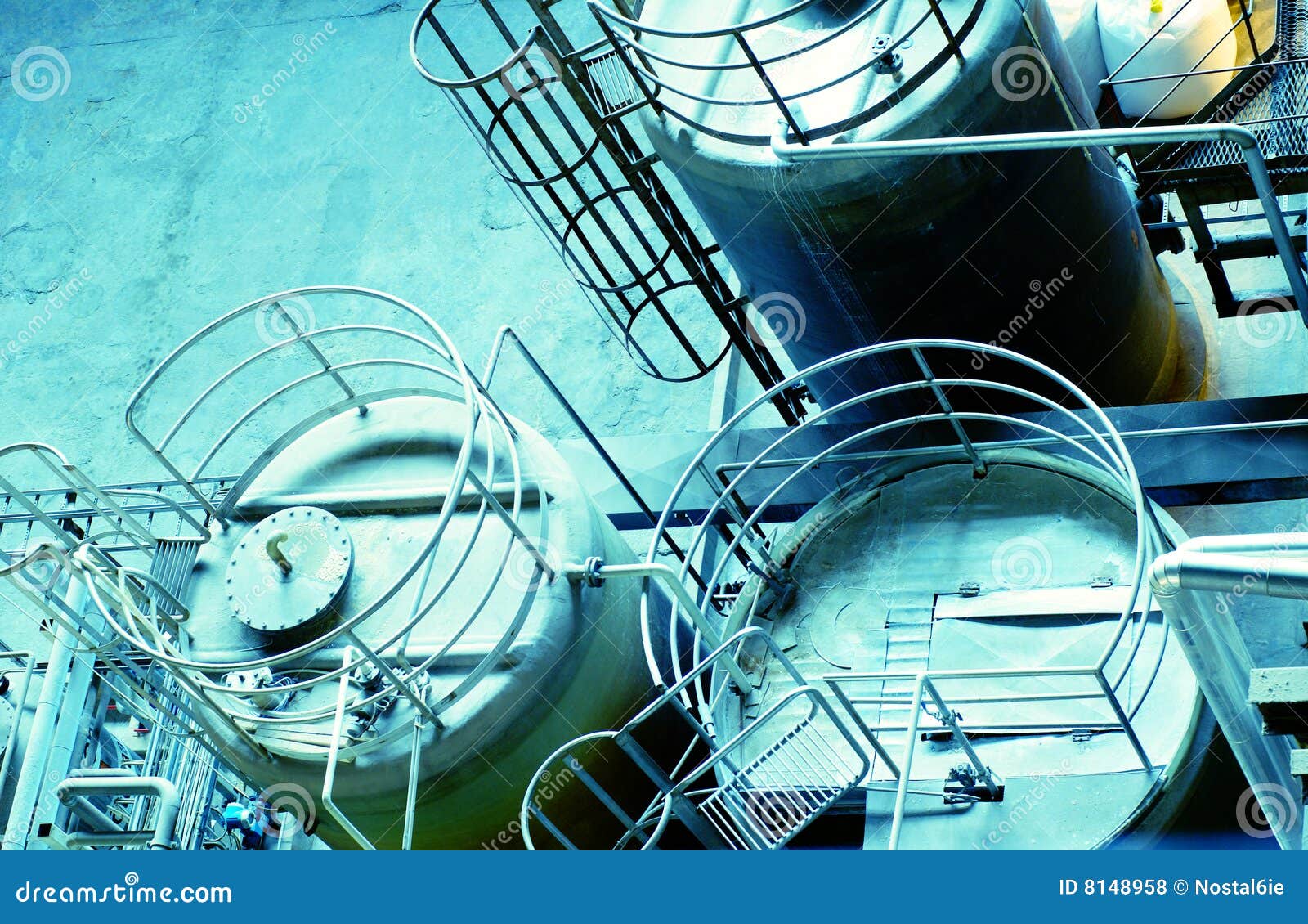 Siffle des tubes de pompes photo stock. Image du chaud - 8148958