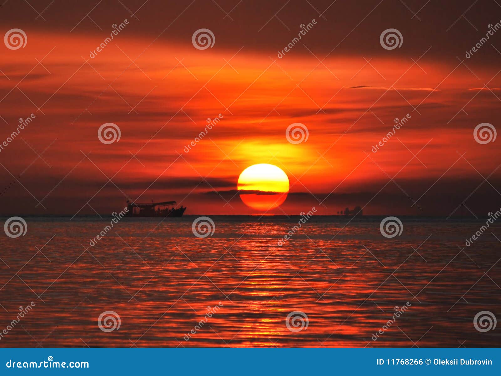 Siga o sol foto de stock. Imagem de barco, vermelho, oceanos - 11768266