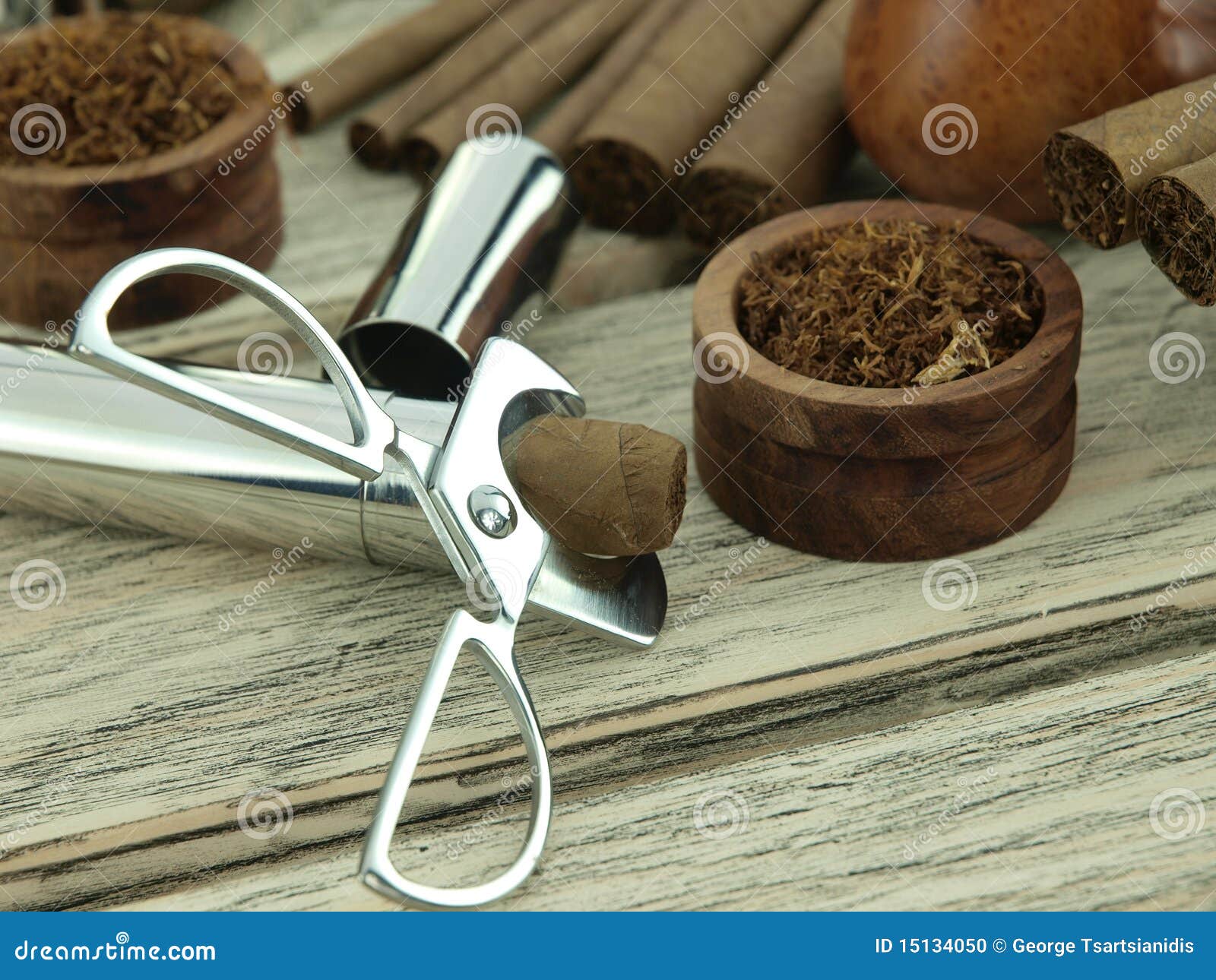 Sigaar stock foto. Image of hout, sigaar, verslaving - 15134050