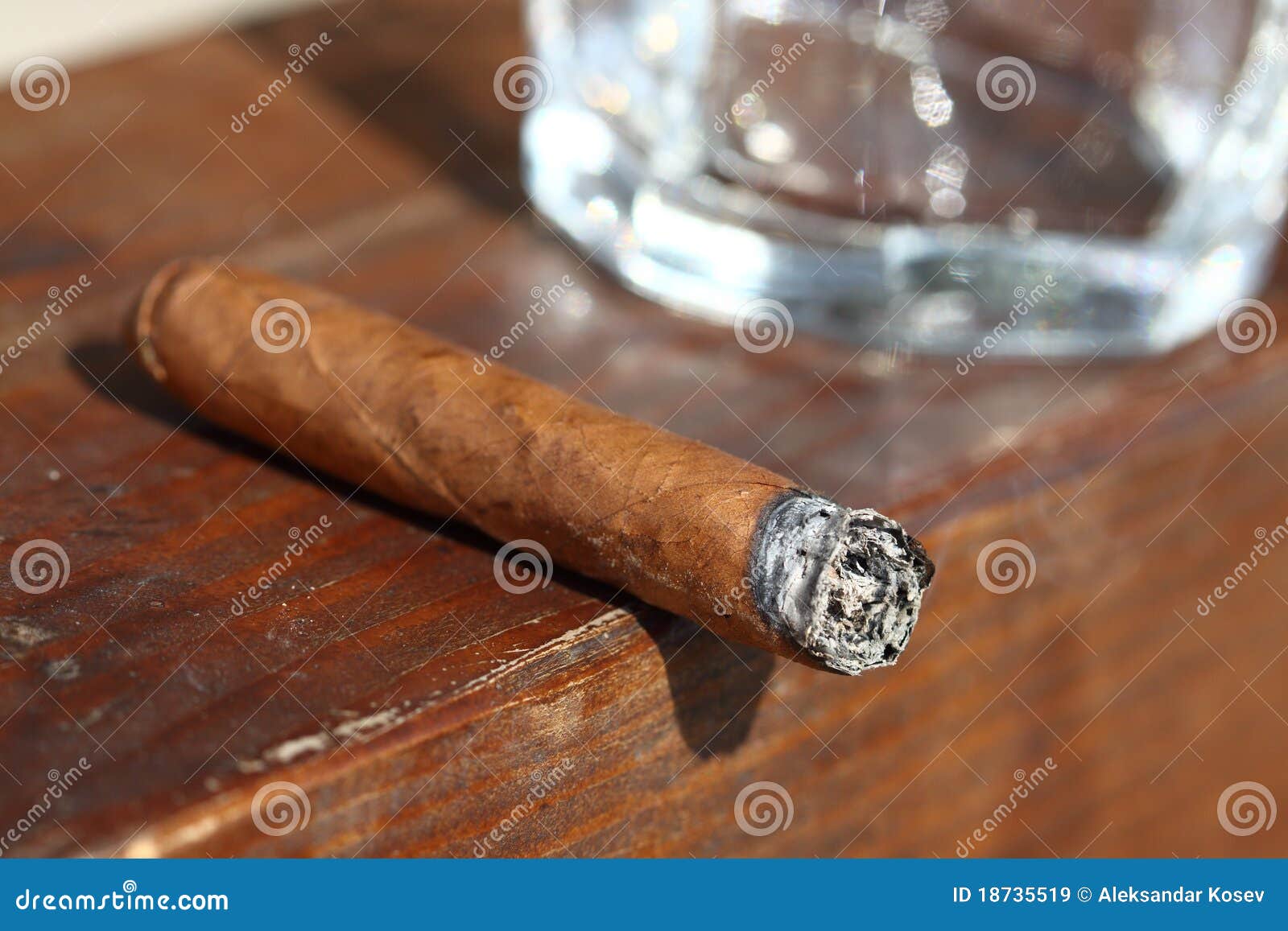 Sigaar stock afbeelding. Image of blad, duur, cultuur - 18735519