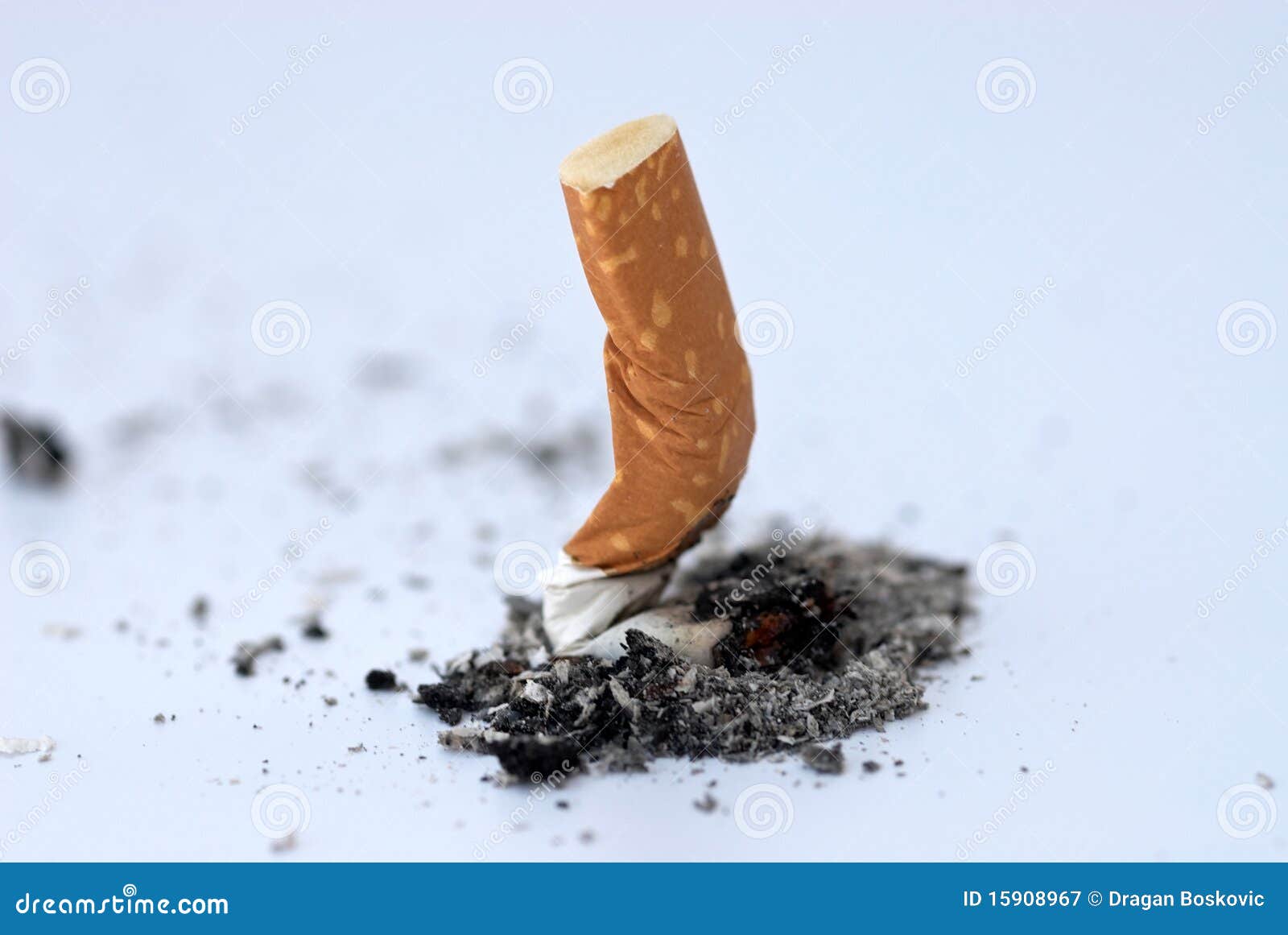 Sigaret stock afbeelding. Image of gebroken, rook, gewoonte - 15908967