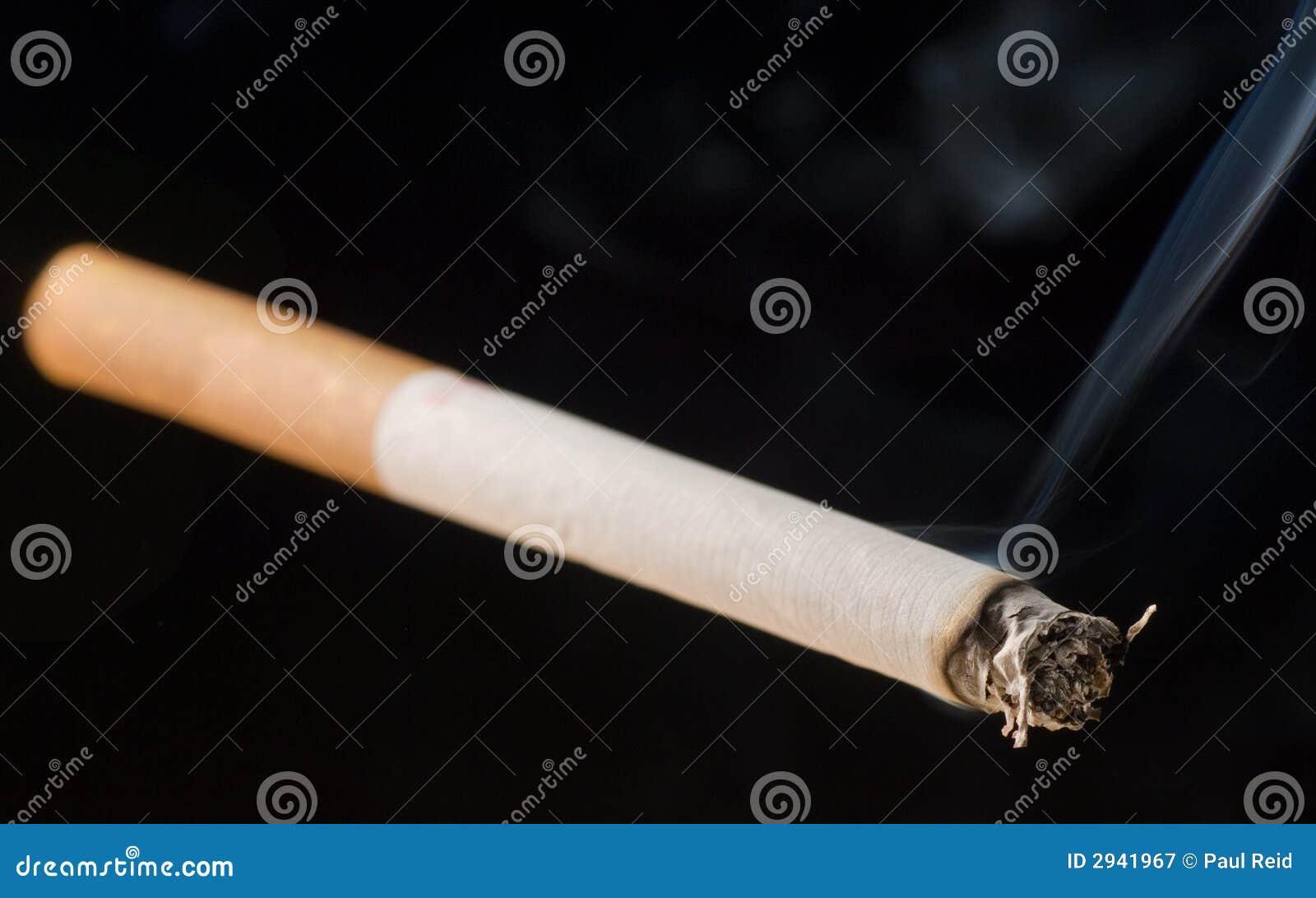 Sigaret Op Zwarte Achtergrond Stock Afbeelding - Image of rook, slecht ...