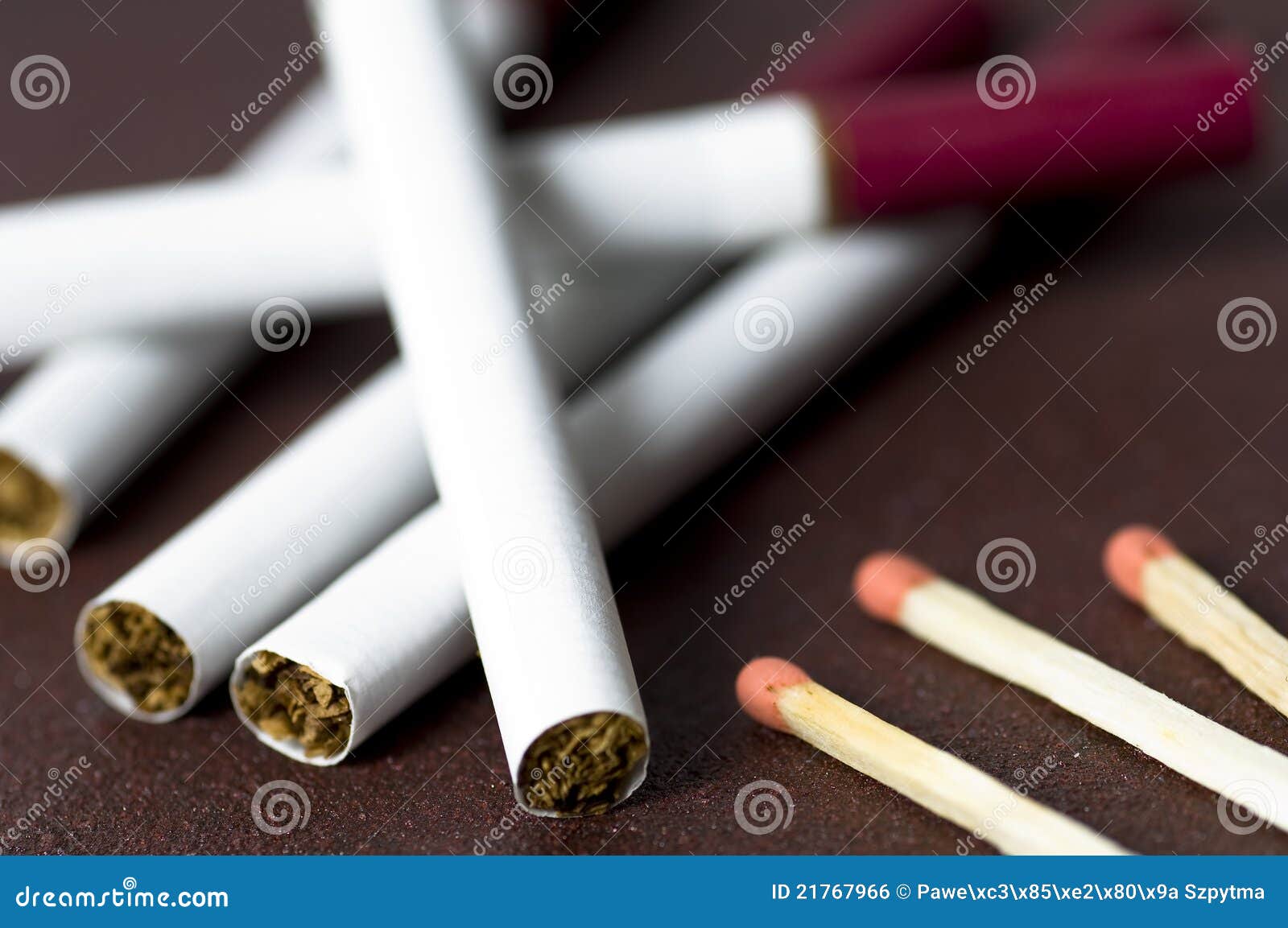 Sigaretten stock foto. Image of damp, licht, bruinachtig - 21767966