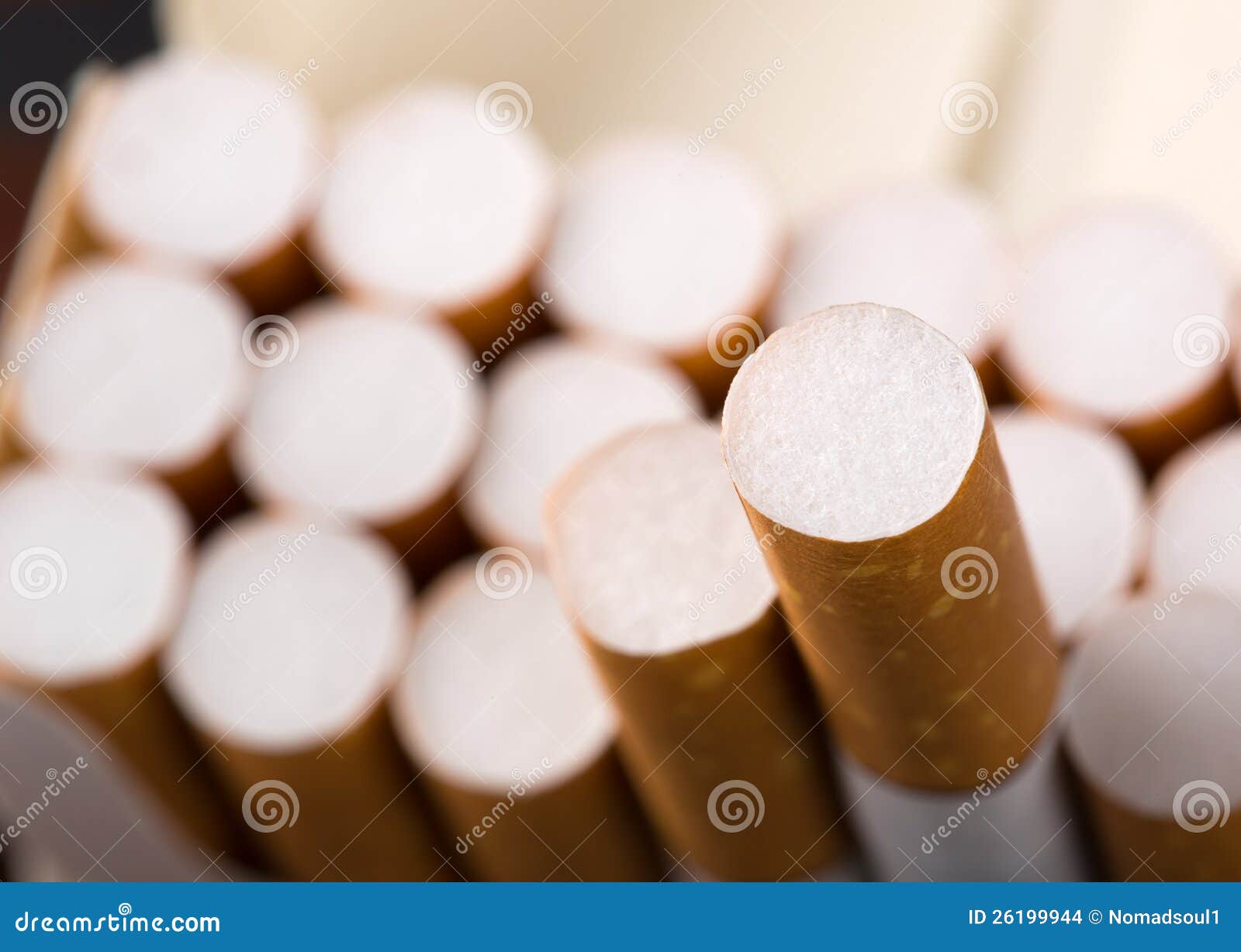 Sigaretten in pak stock foto. Image of verslaving, volledig - 26199944