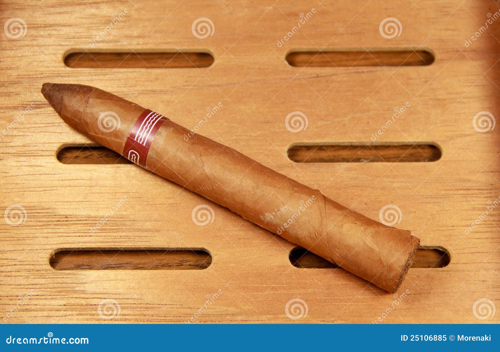 Sigaro cubano immagine stock. Immagine di legno, hobby - 25106885