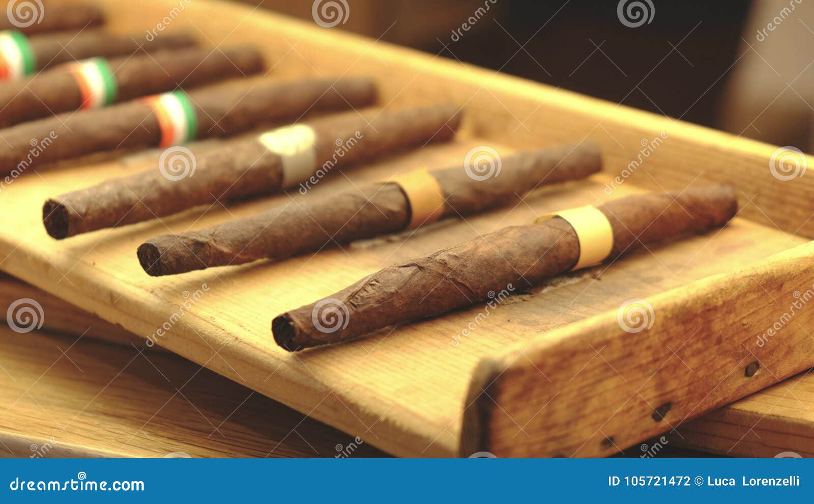 Sigaro Toscano Classico - a Classic Italian Cigar Stock Photo - Image ...