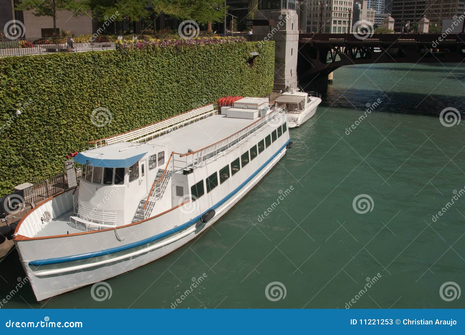 Sightseeing Boat stock image. Image of illinois, flags - 11221253