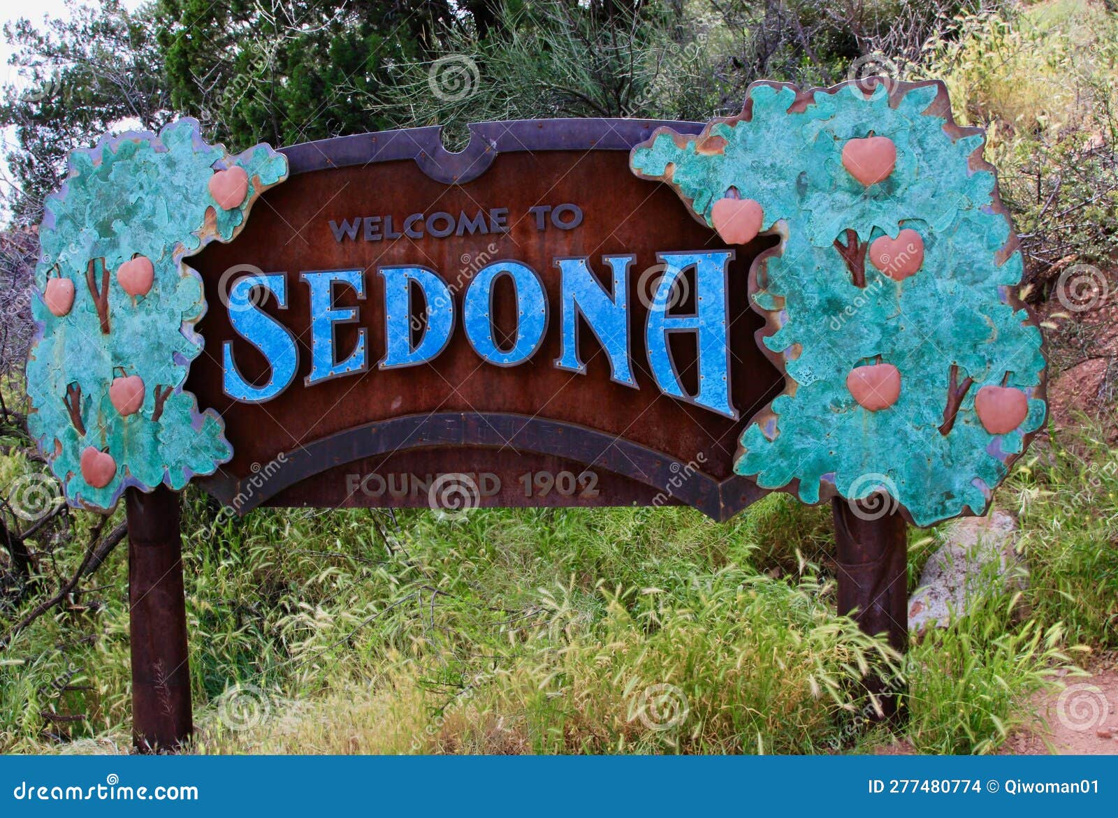 Welcome To Sedona Sign, Sedona AZ Editorial Stock Image - Image of ...