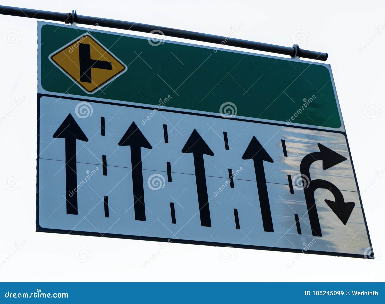 Two Traffic Lanes And A Yellow Dividing Lane On The Side Of The M4 Don ...