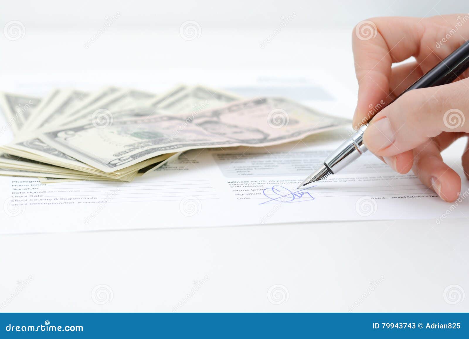 Sign a Contract or Agreement with a Pen Stock Image - Image of stylo ...