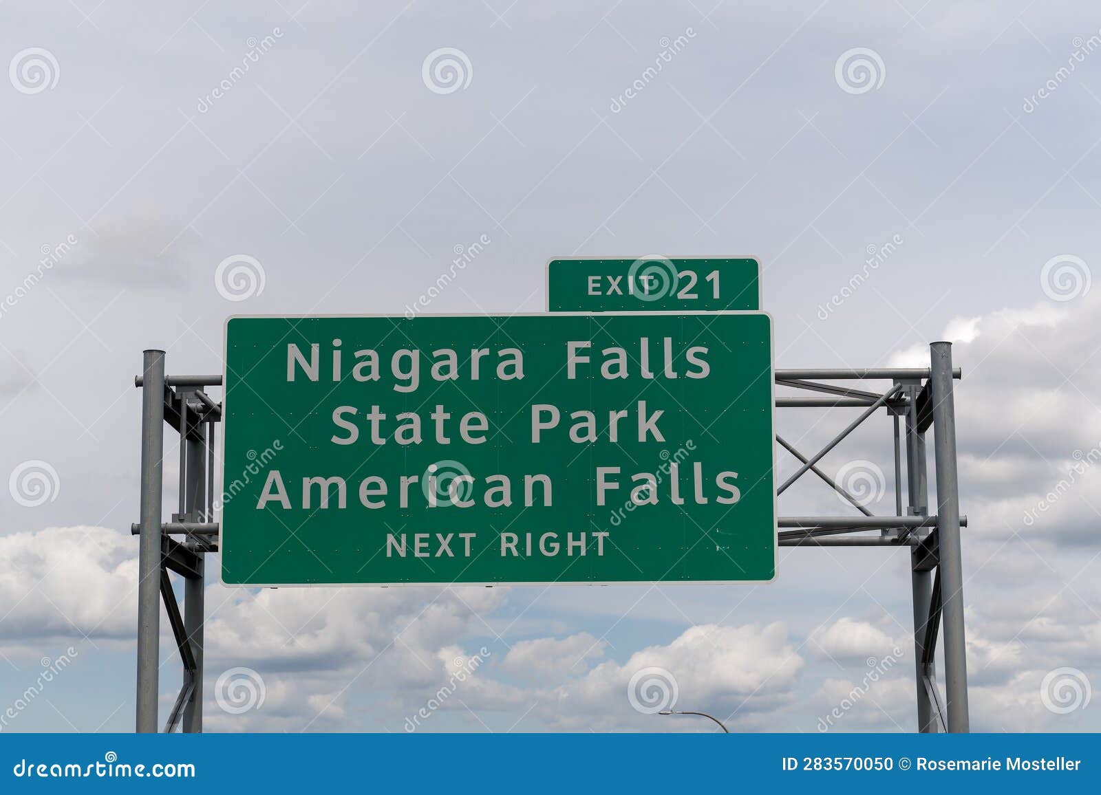 Sign for Exit 21 from I190 for Niagara Falls State Park Stock Photo ...