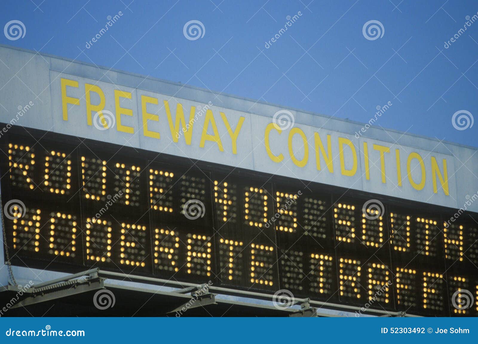 A Sign Indicating the 405 Freeway Conditions Editorial Photography ...