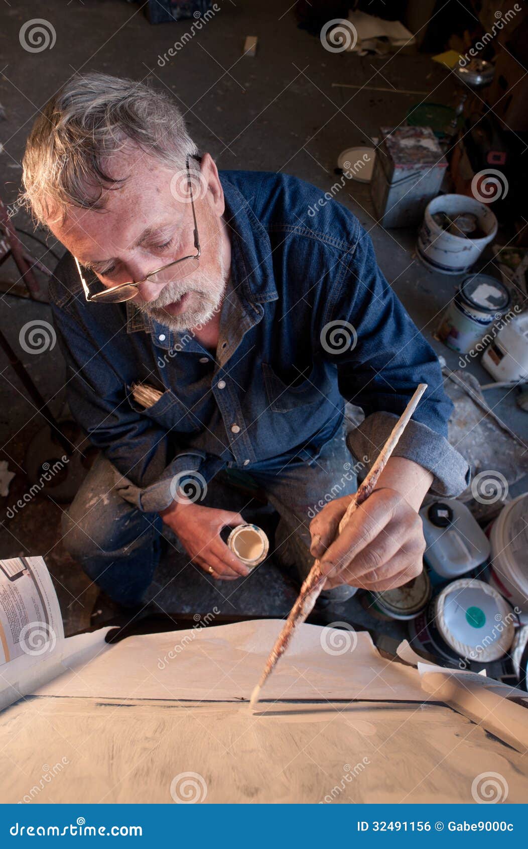Sign painter painting stock photo. Image of steady, hand - 32491156