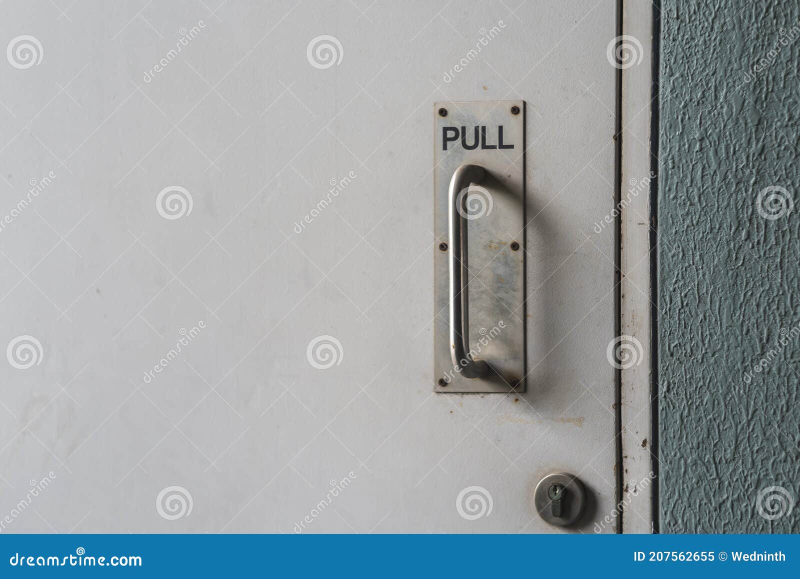 Sign `Pull` at a Door with Handle Stock Image - Image of symbol, blue ...