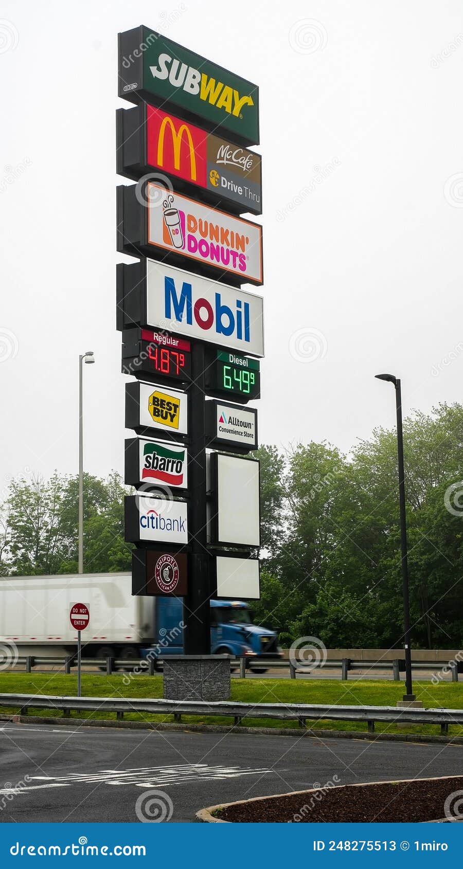 Sign for Service Plaza before Exit 13 on I-95 Editorial Stock Photo ...