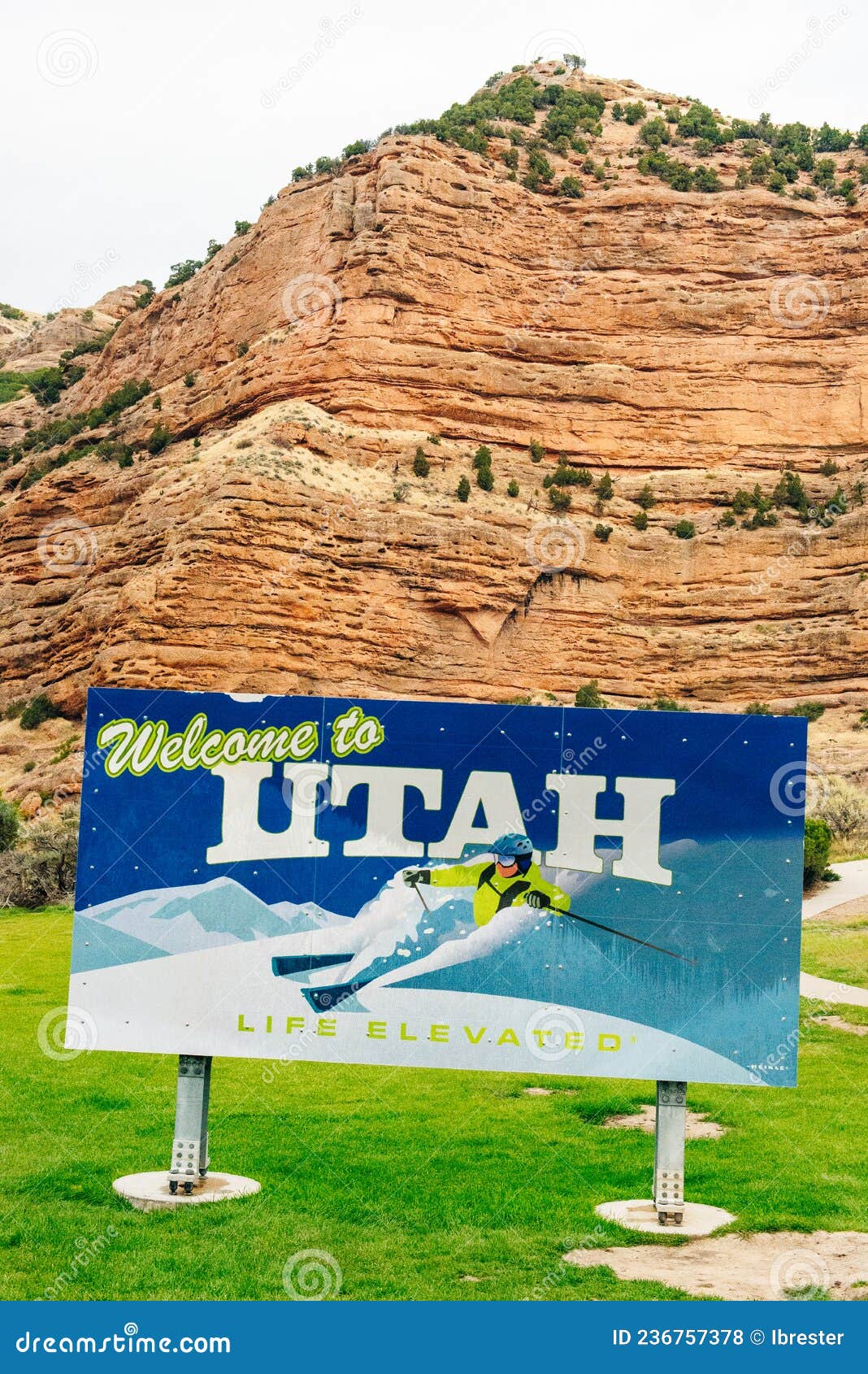 Sign of Utah in the Mountains. Border of the State of Utah Editorial ...