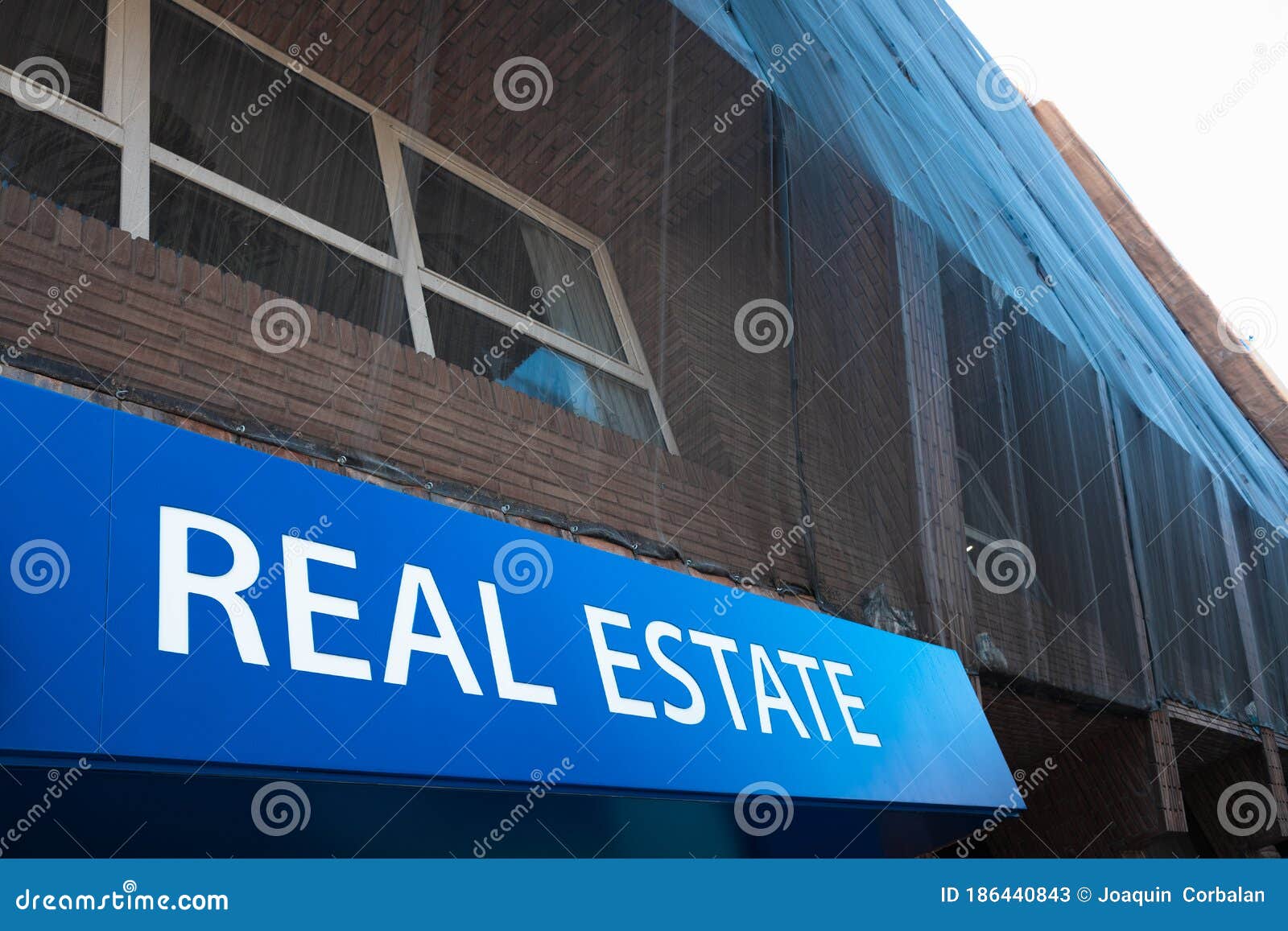 Sign with the Word Real State in a Building in Rehabilitation Stock ...