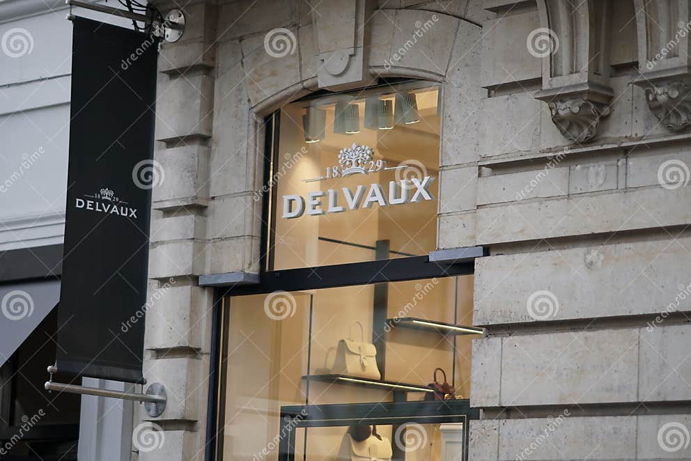 Signage de Delvaux imagem de stock editorial. Imagem de luxo - 106851289