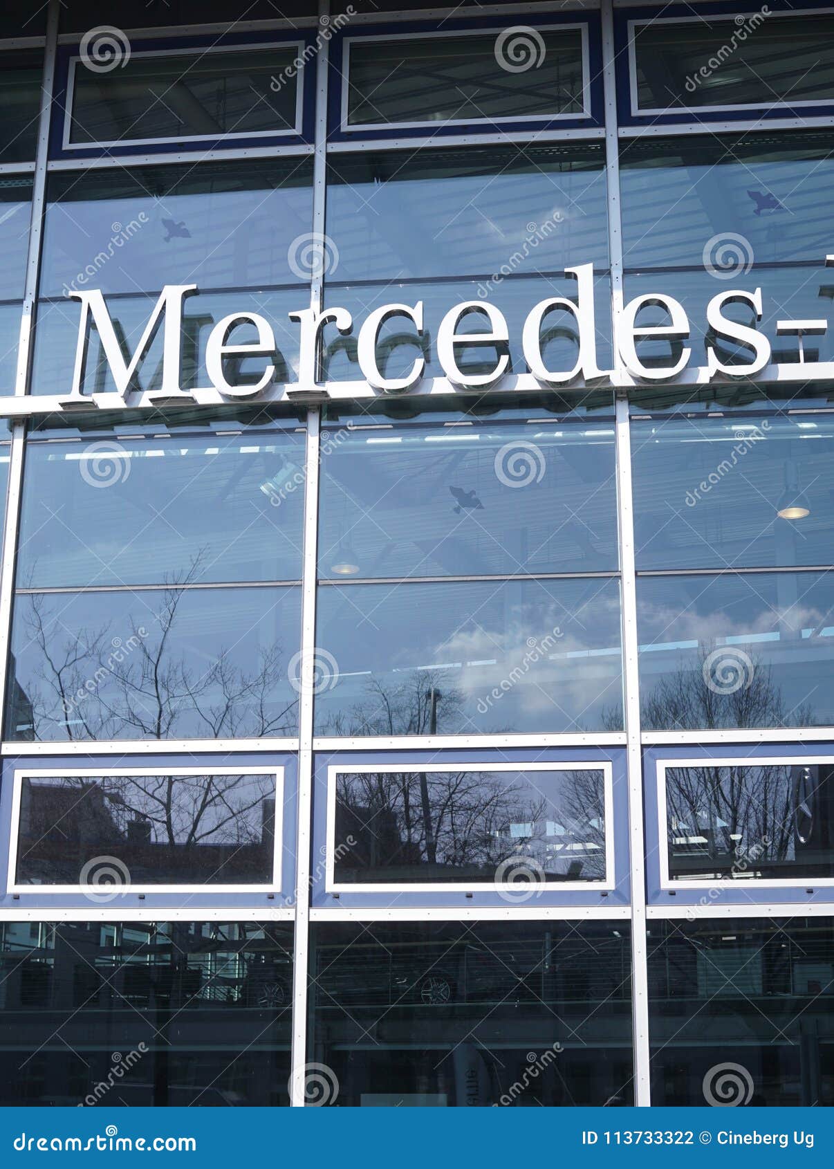 Signage de Mercedes-Benz fotografia editorial. Imagem de projeto ...
