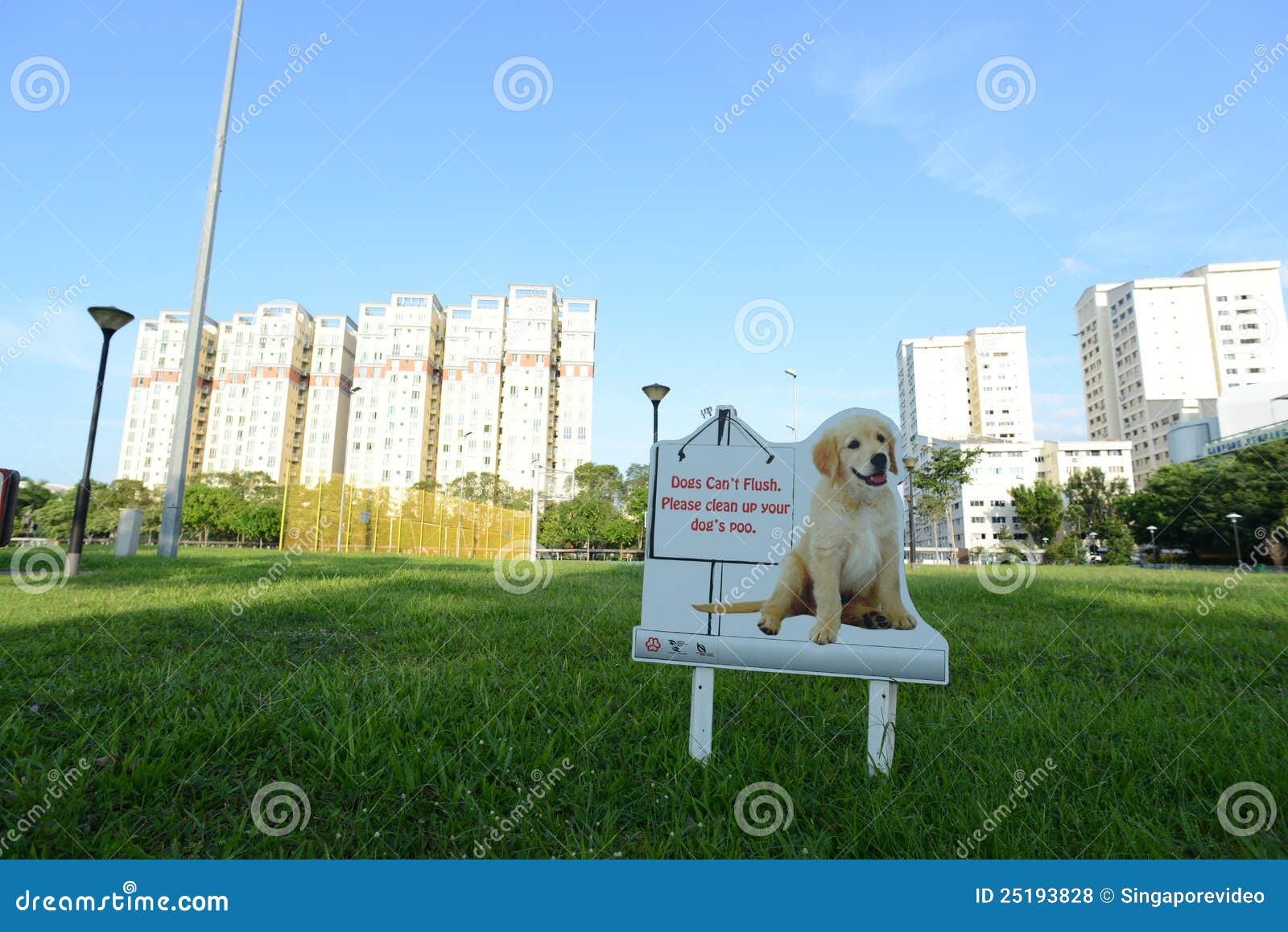 Signage in Singapore To Keep Places Clean Editorial Stock Photo - Image ...