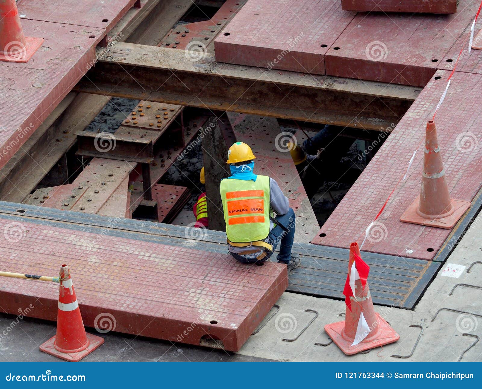 Signal man editorial stock image. Image of people, mining - 121763344