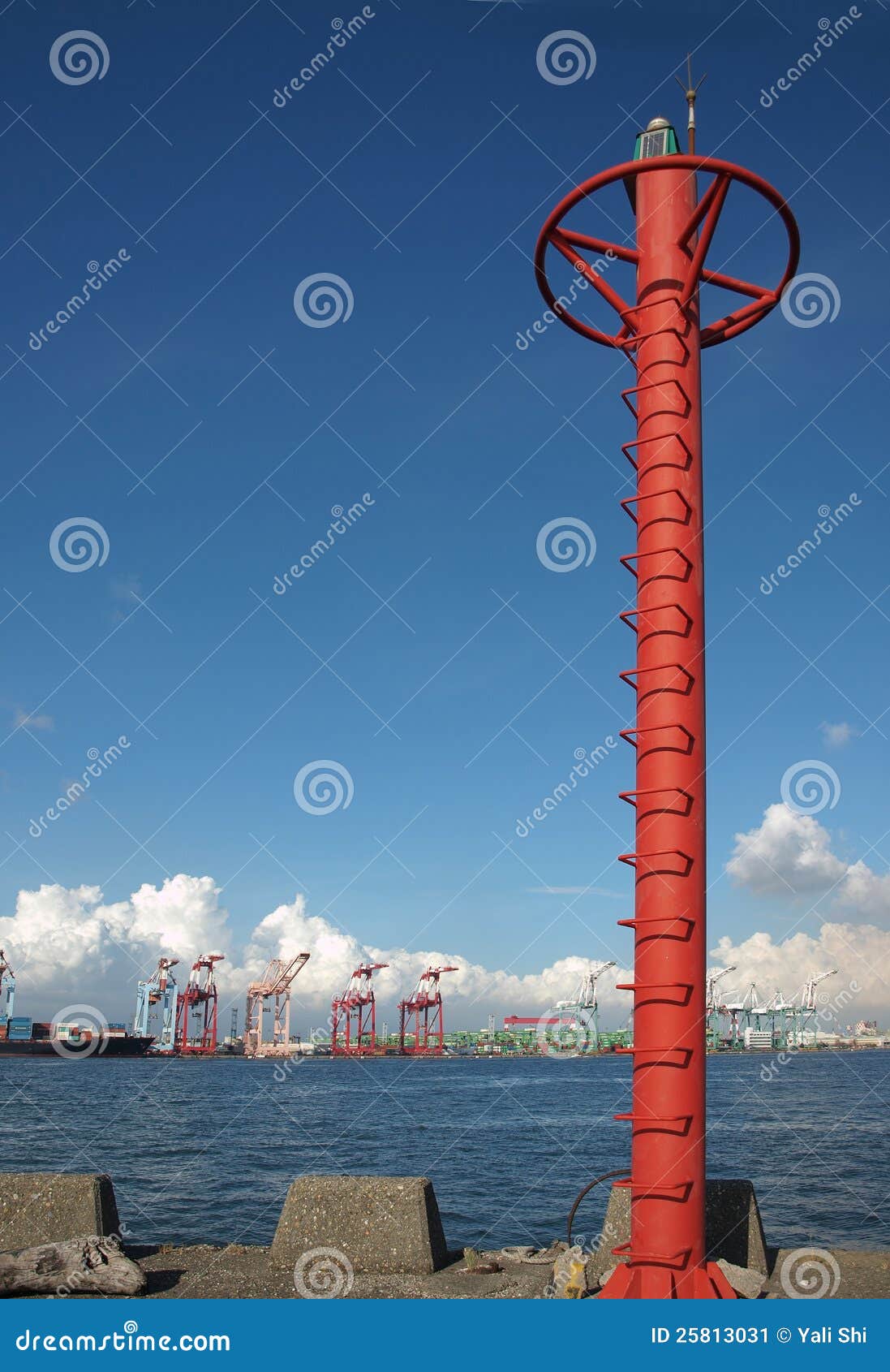 Signal Mast at Kaohsiung Container Stock Image - Image of blue, ocean ...