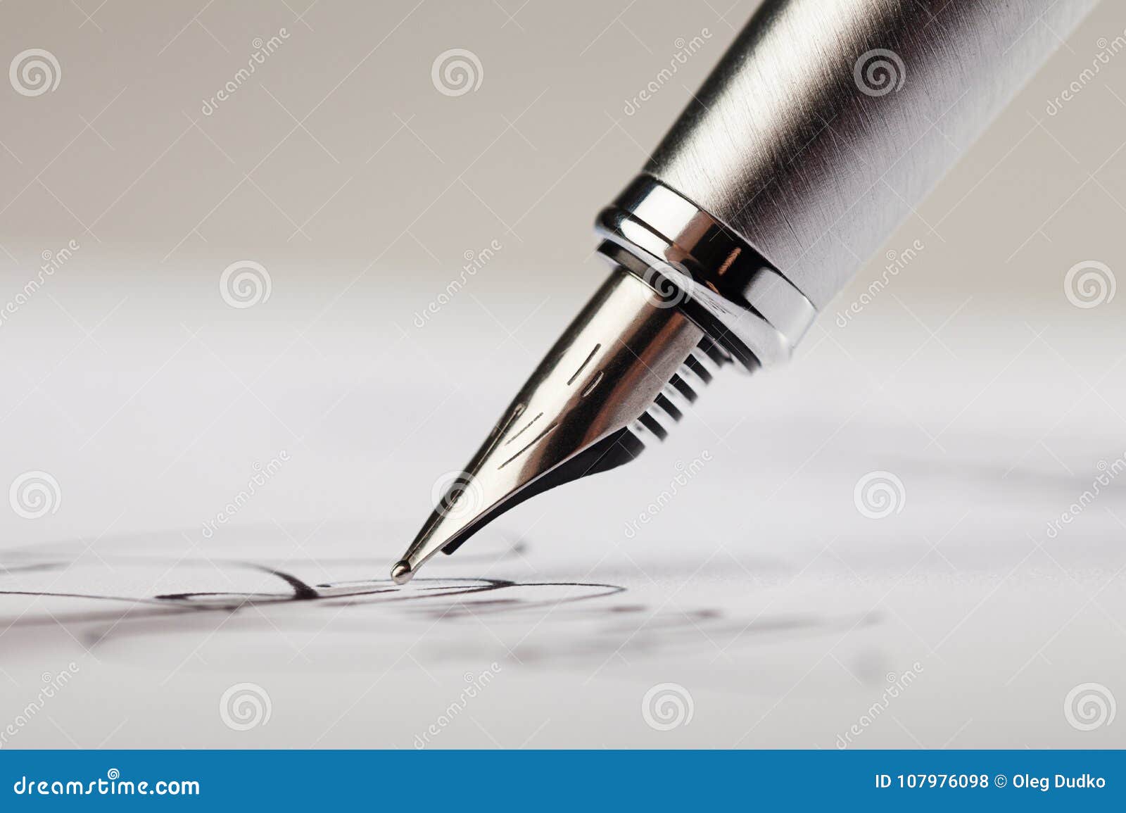 Signature D'une Signature Avec Un Stylo-plume Photo stock - Image du ...
