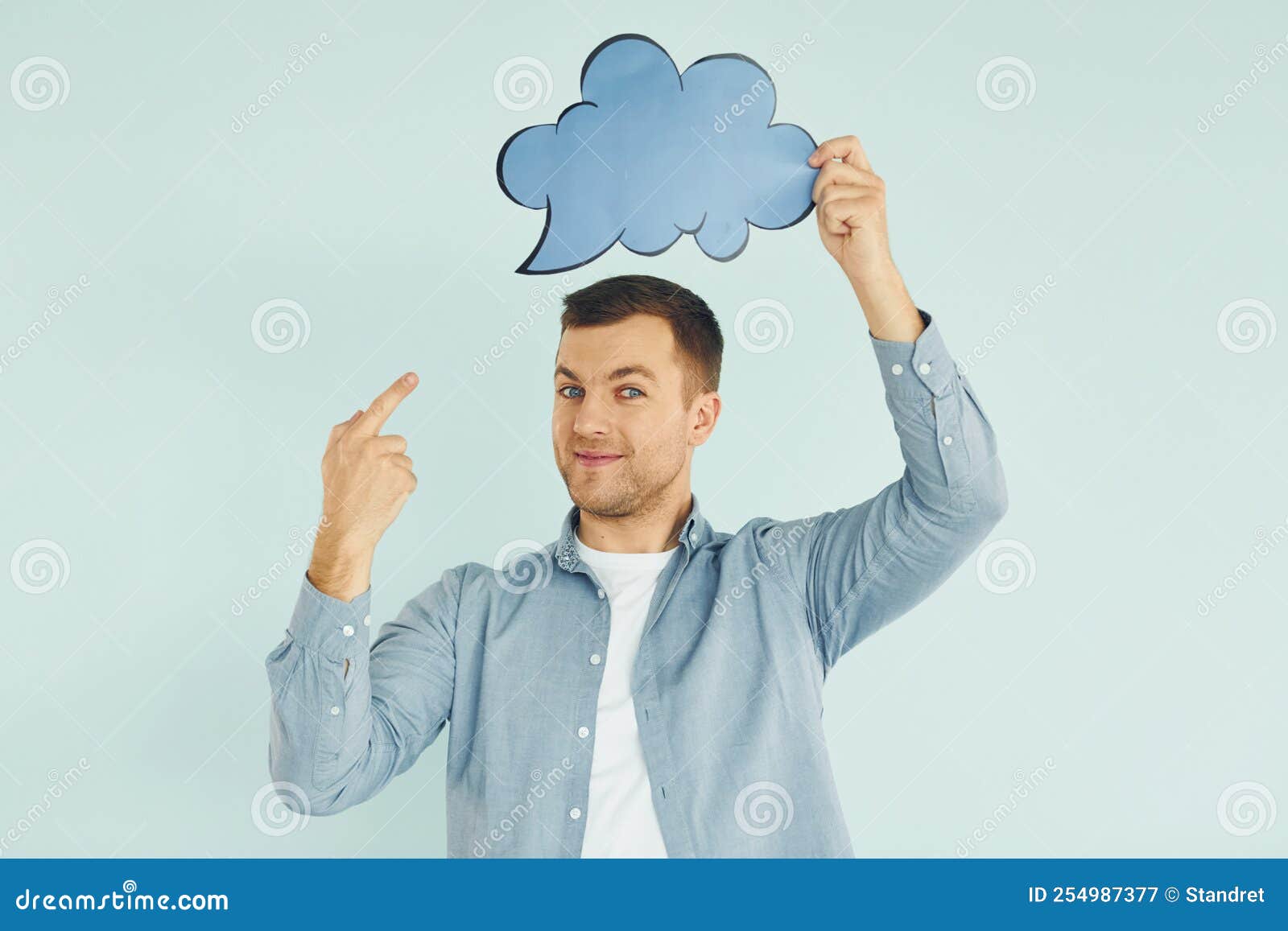 Signe D'attente. Homme Debout Dans Le Studio Image stock - Image du ...