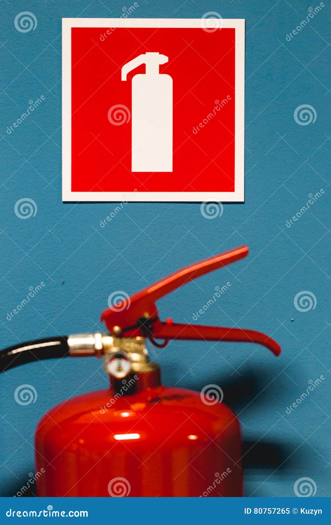 Signe De Point D'extincteur Image stock - Image du boyau, extincteur ...