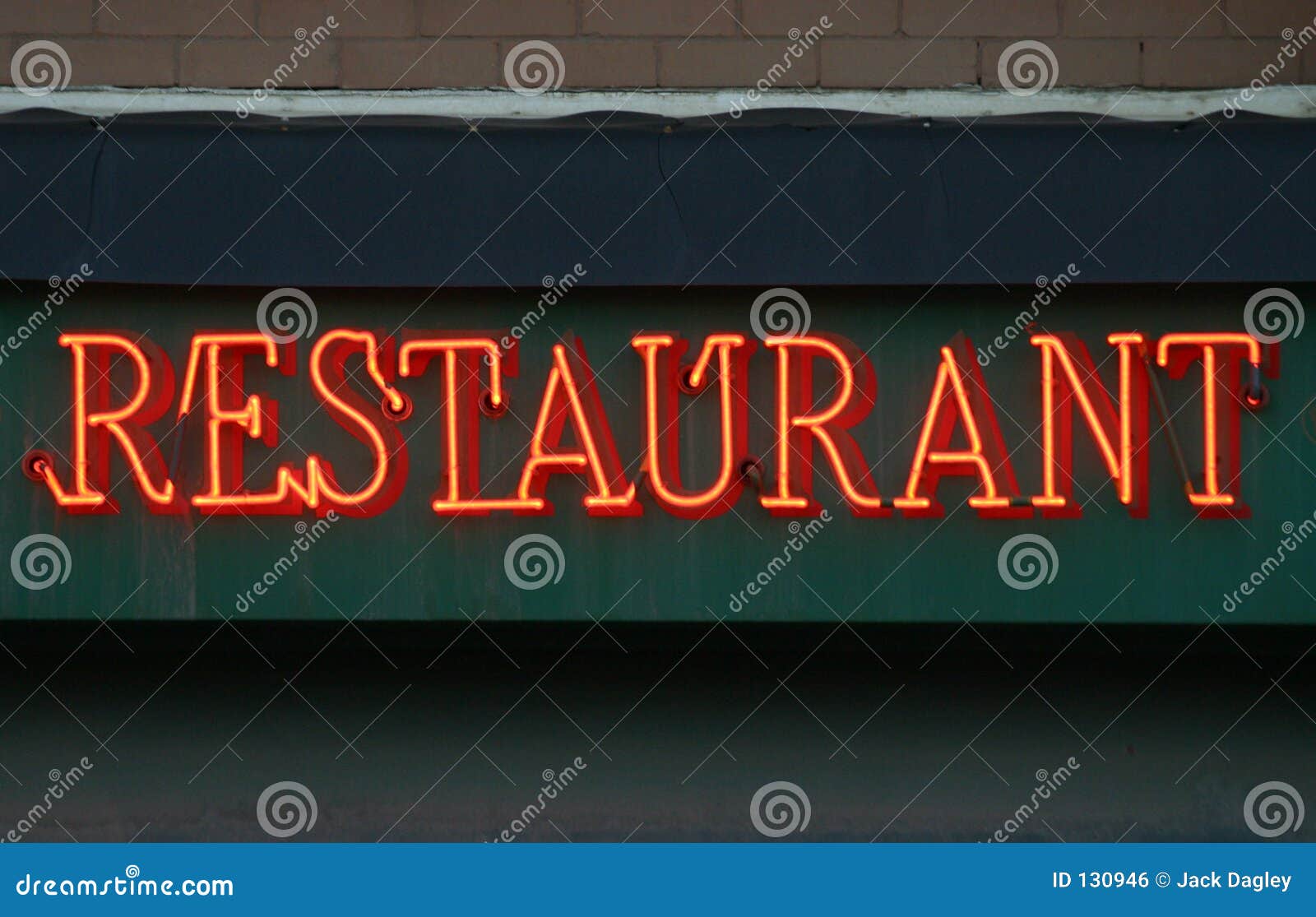 Signe de restaurant photo stock. Image du lumières, nourriture - 130946