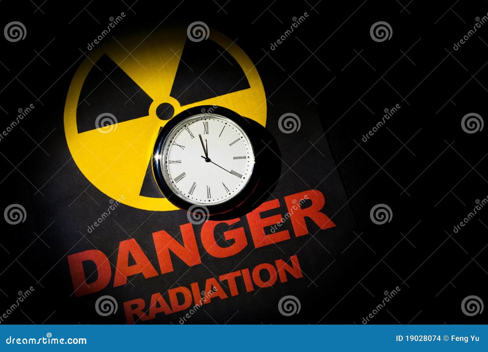 Signe De Risque D'irradiation Photo stock - Image du pressant, danger ...