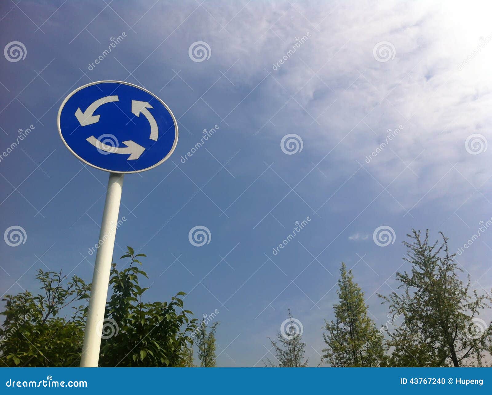 Signe de rond point photo stock. Image du ligne, concept - 43767240