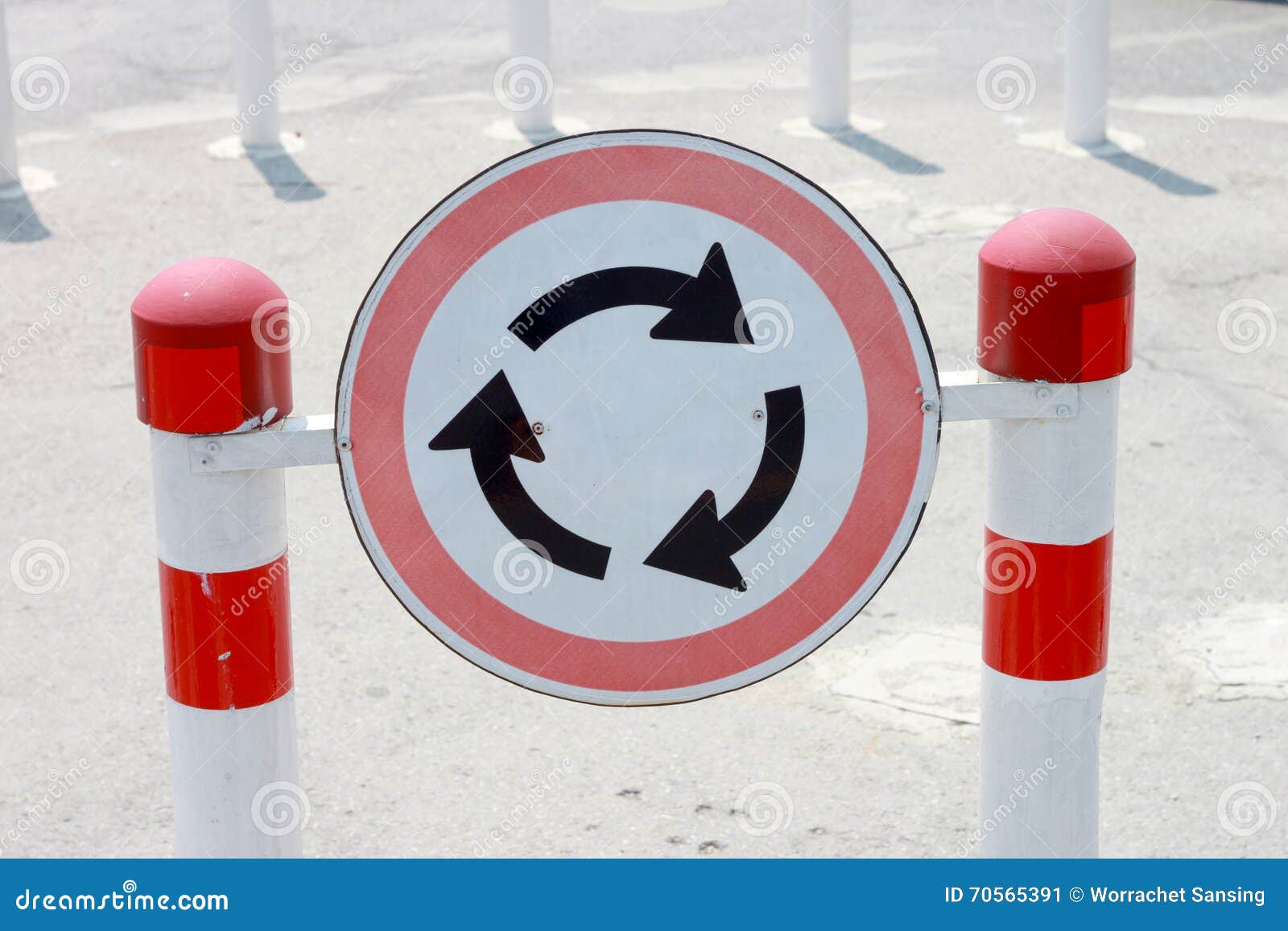 Signe de rond point image stock. Image du réutilisation - 70565391