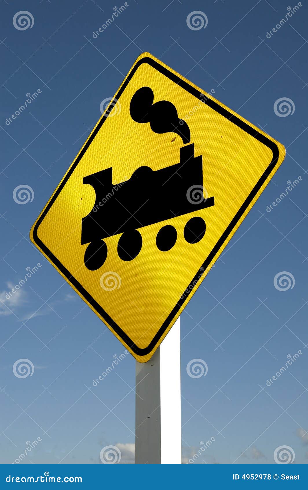 Signe de train photo stock. Image du réservoir, jaune - 4952978