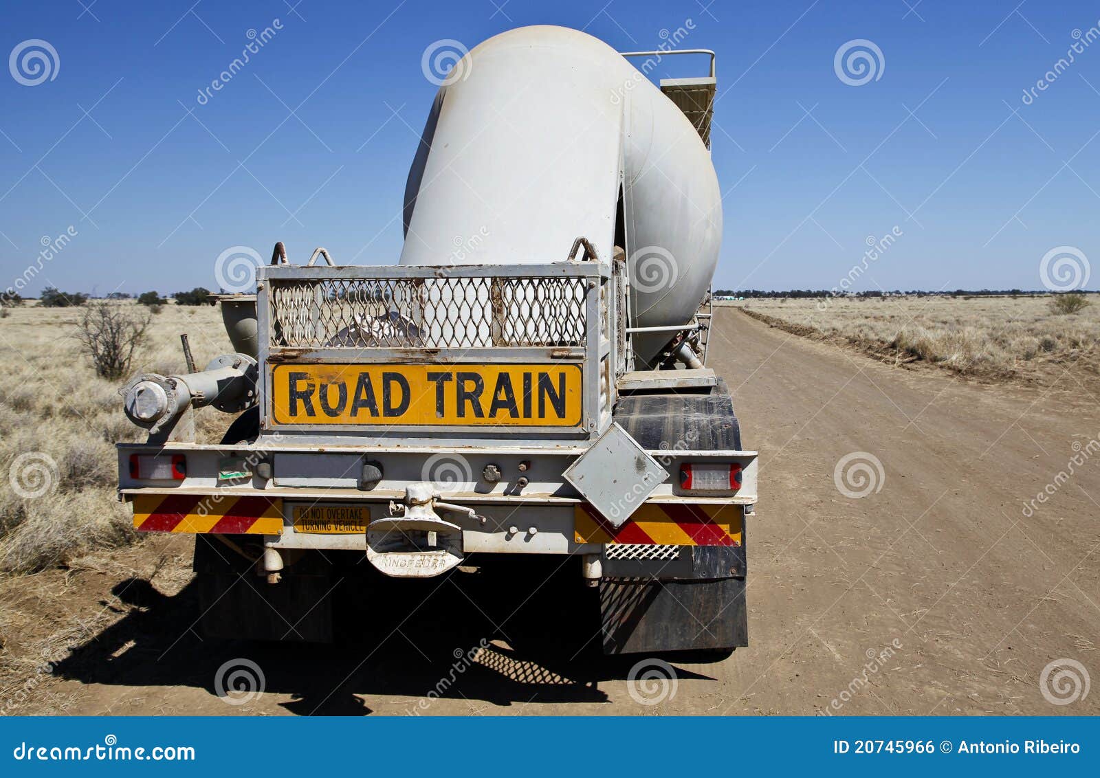 Signe de train routier photo stock. Image du signe, fret - 20745966