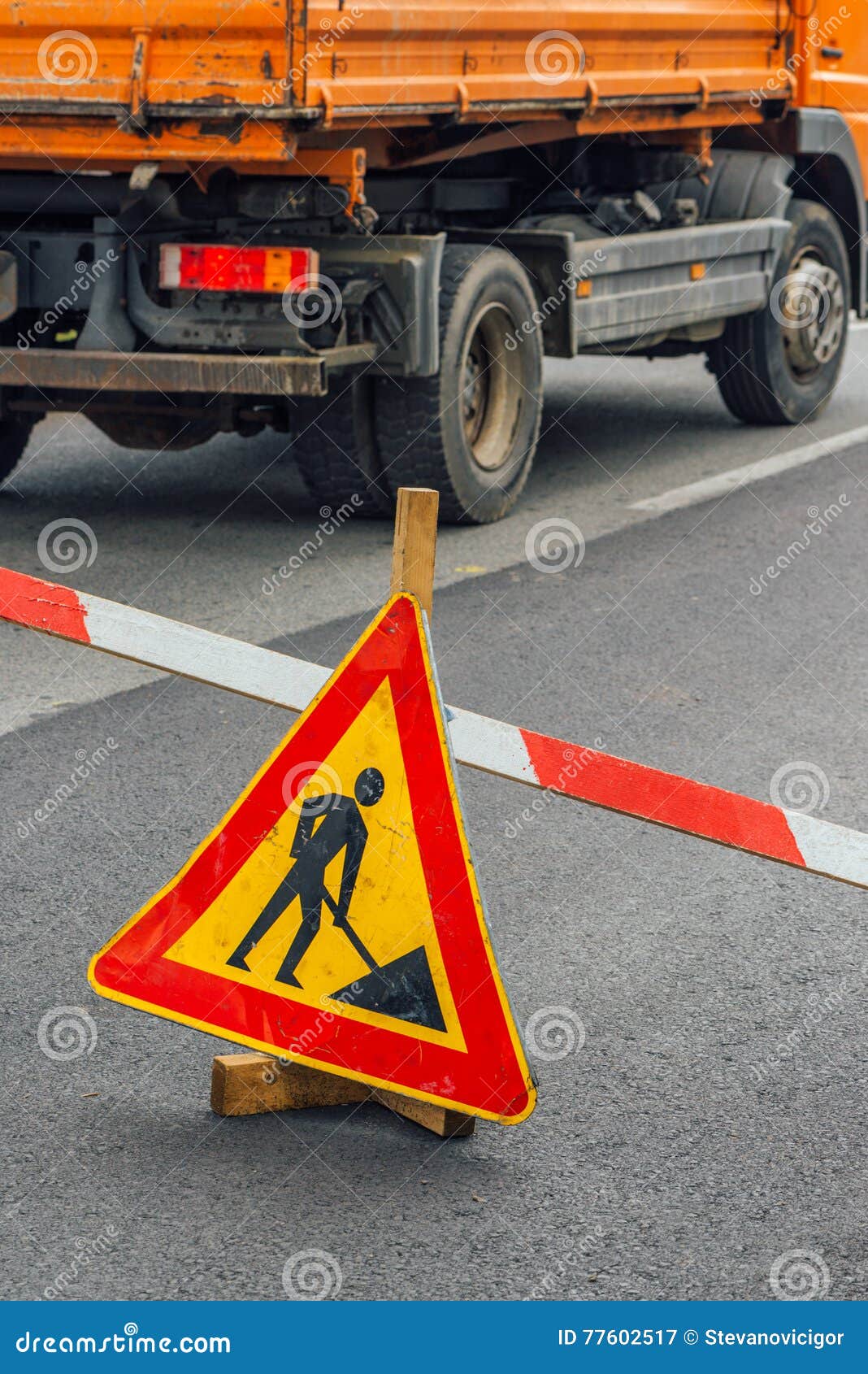 Signe De Travaux De Construction De Routes Image stock - Image du ...