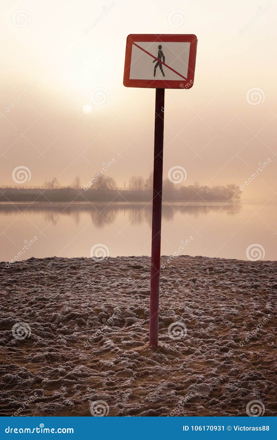 Signe de zone restreinte image stock. Image du restreint - 106170931