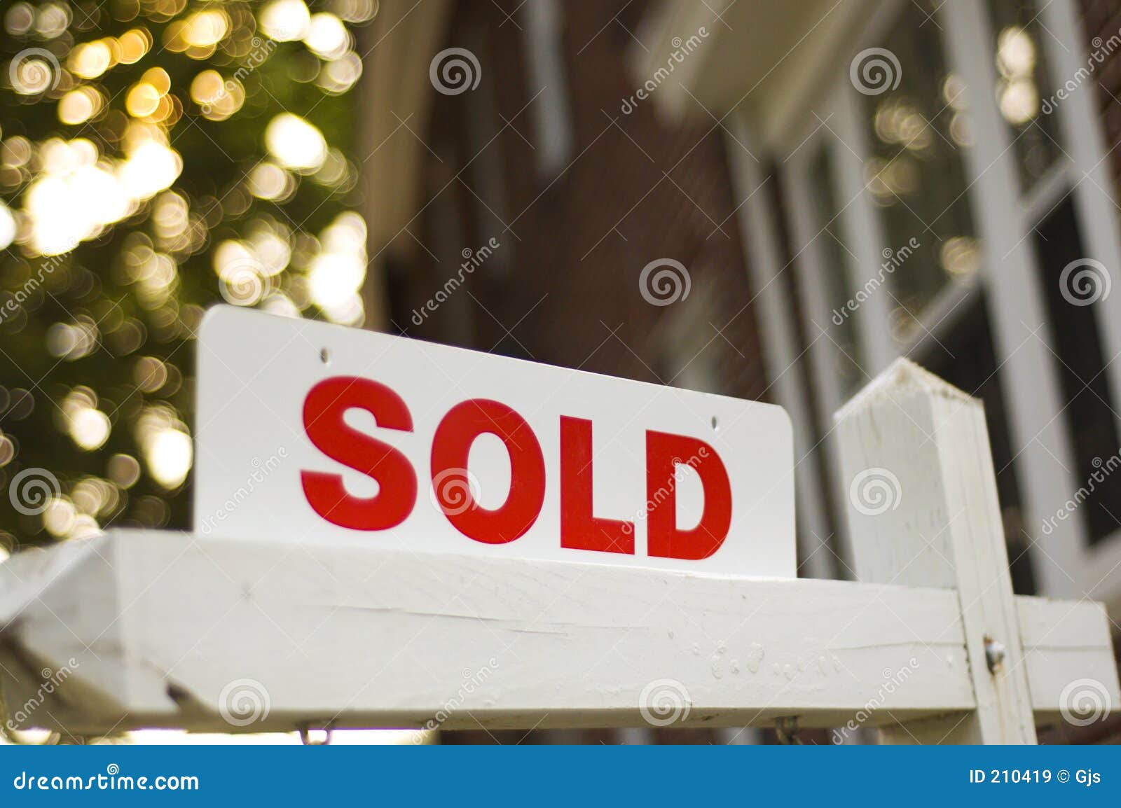 Signe vendu image stock. Image du construction, rouge, réussite - 210419