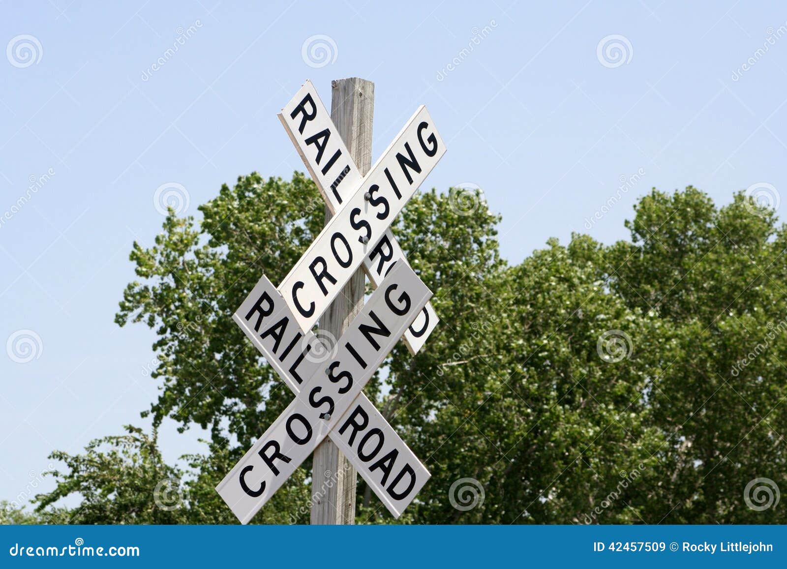 Signes De Croisement De Chemin De Fer Image stock - Image du railroad ...