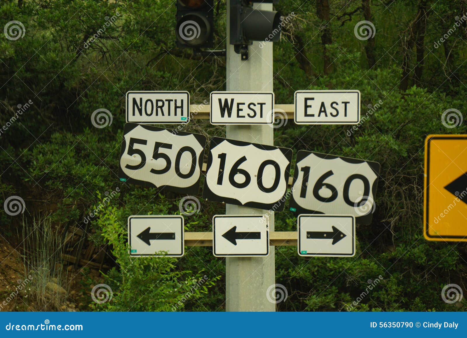 Signes de route photo stock. Image du sens, omnibus, route - 56350790