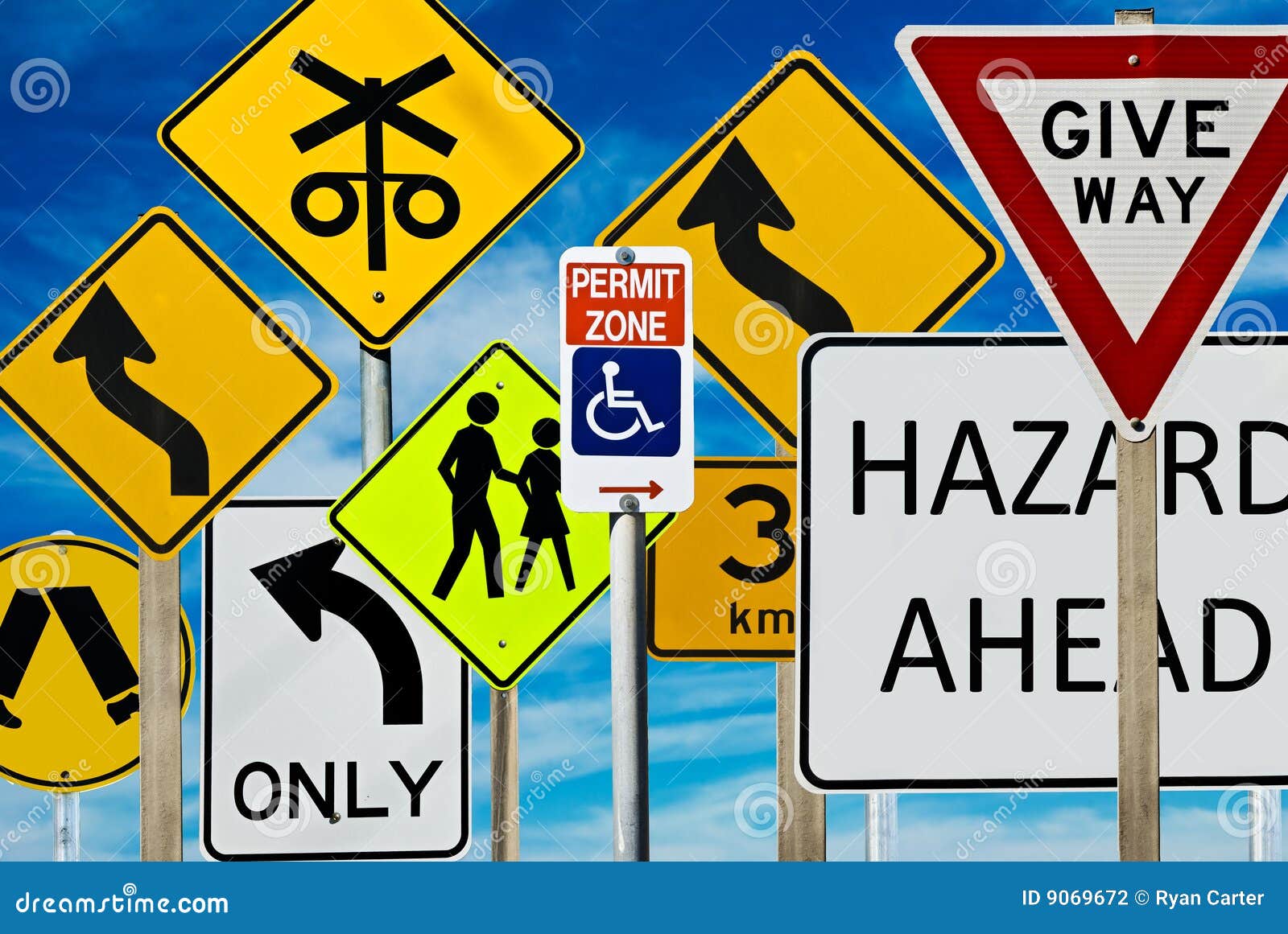 Signes de route photo stock. Image du signalisation, élasticité - 9069672