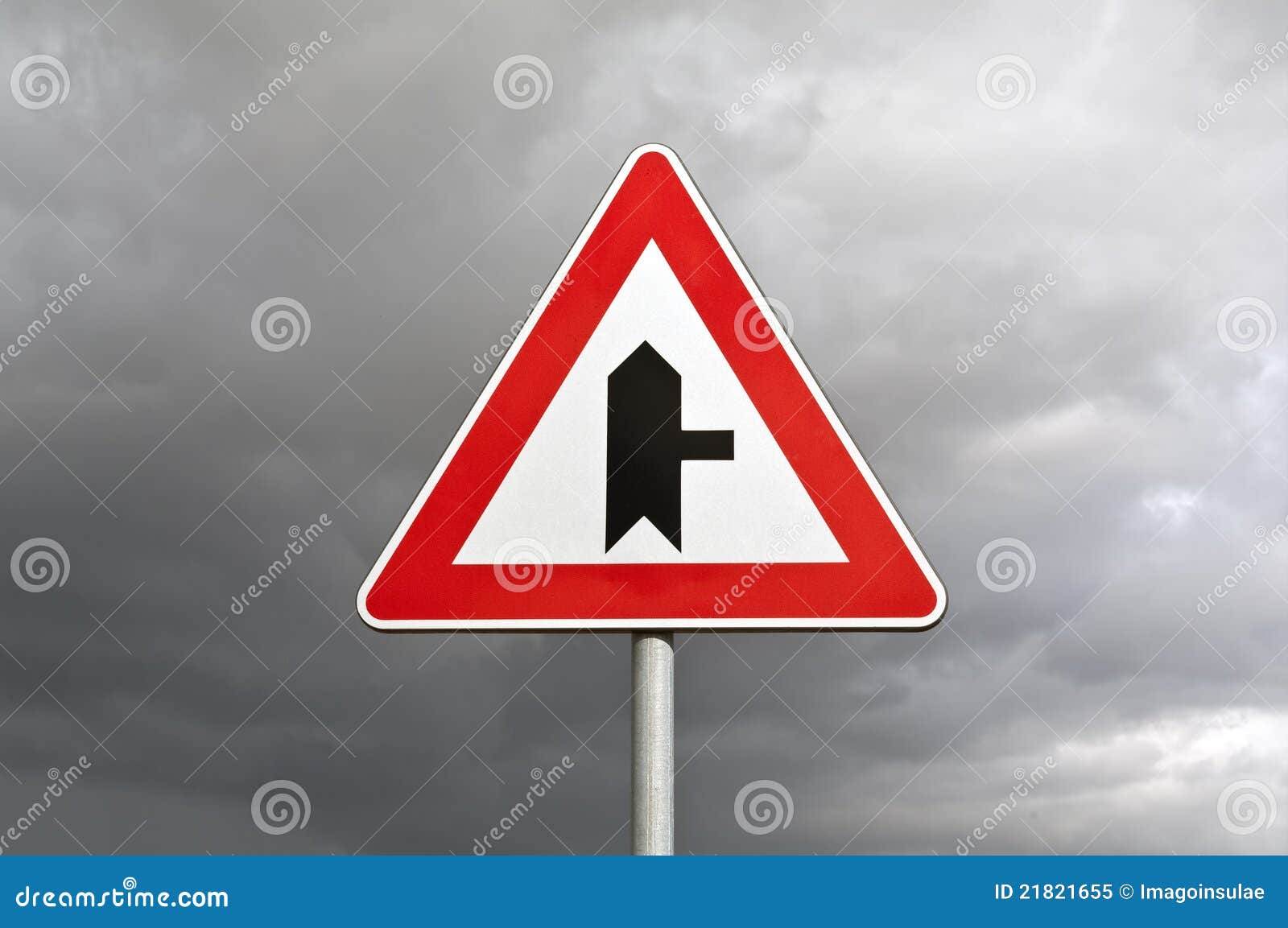 Signes De Route. Intersection Du Côté Droit Image stock - Image du ...