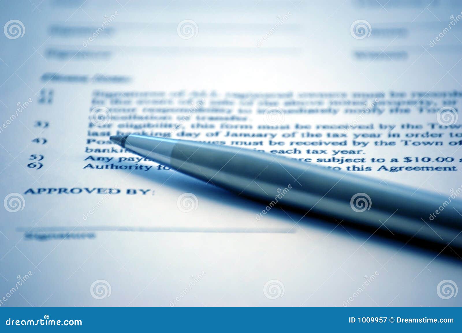 Signing the contract stock image. Image of vertical, business - 1009957