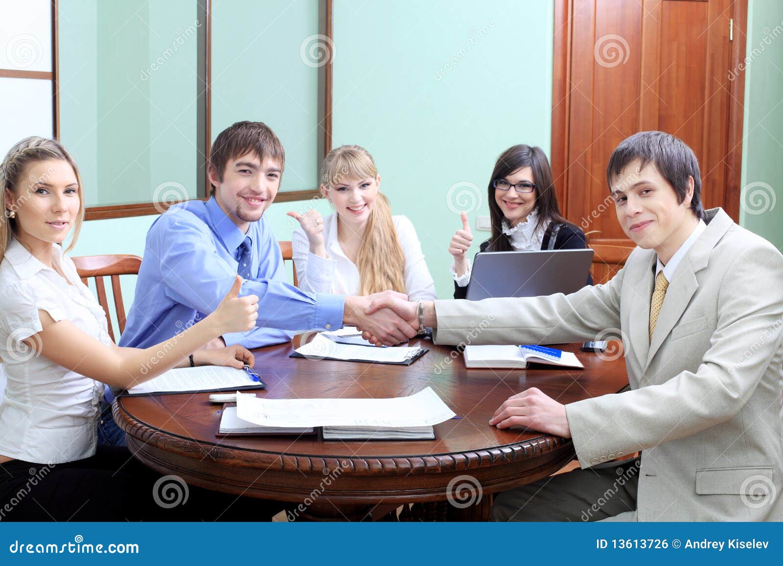 Signing A Contract Picture. Image: 13613726