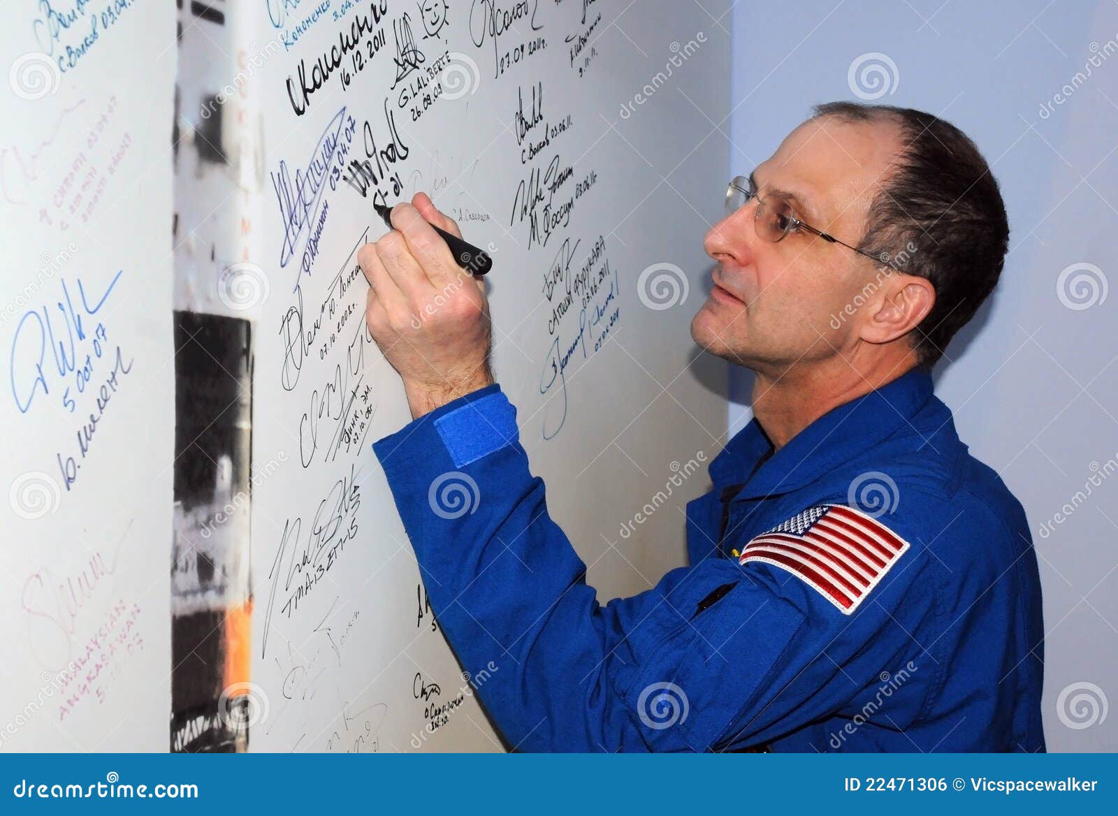 Signing a Poster editorial photo. Image of america, crewmember - 22471306