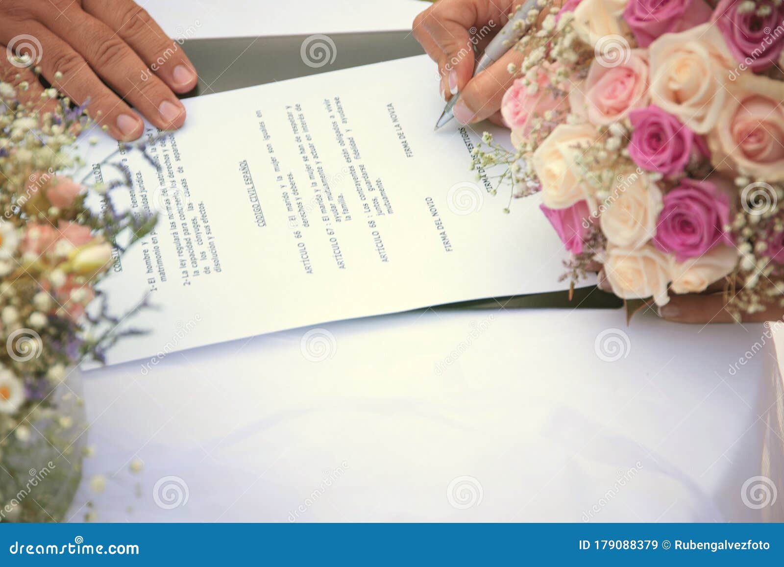 Signing wedding documents stock image. Image of boda - 179088379