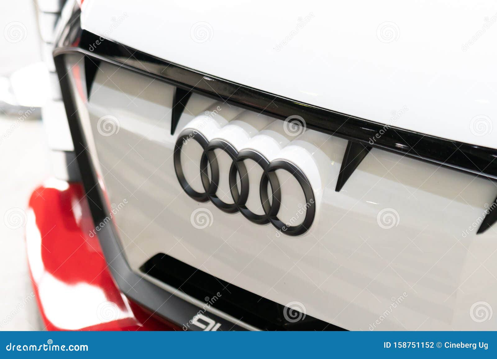 Signo de auto audi fotografía editorial. Imagen de automotor - 158751152