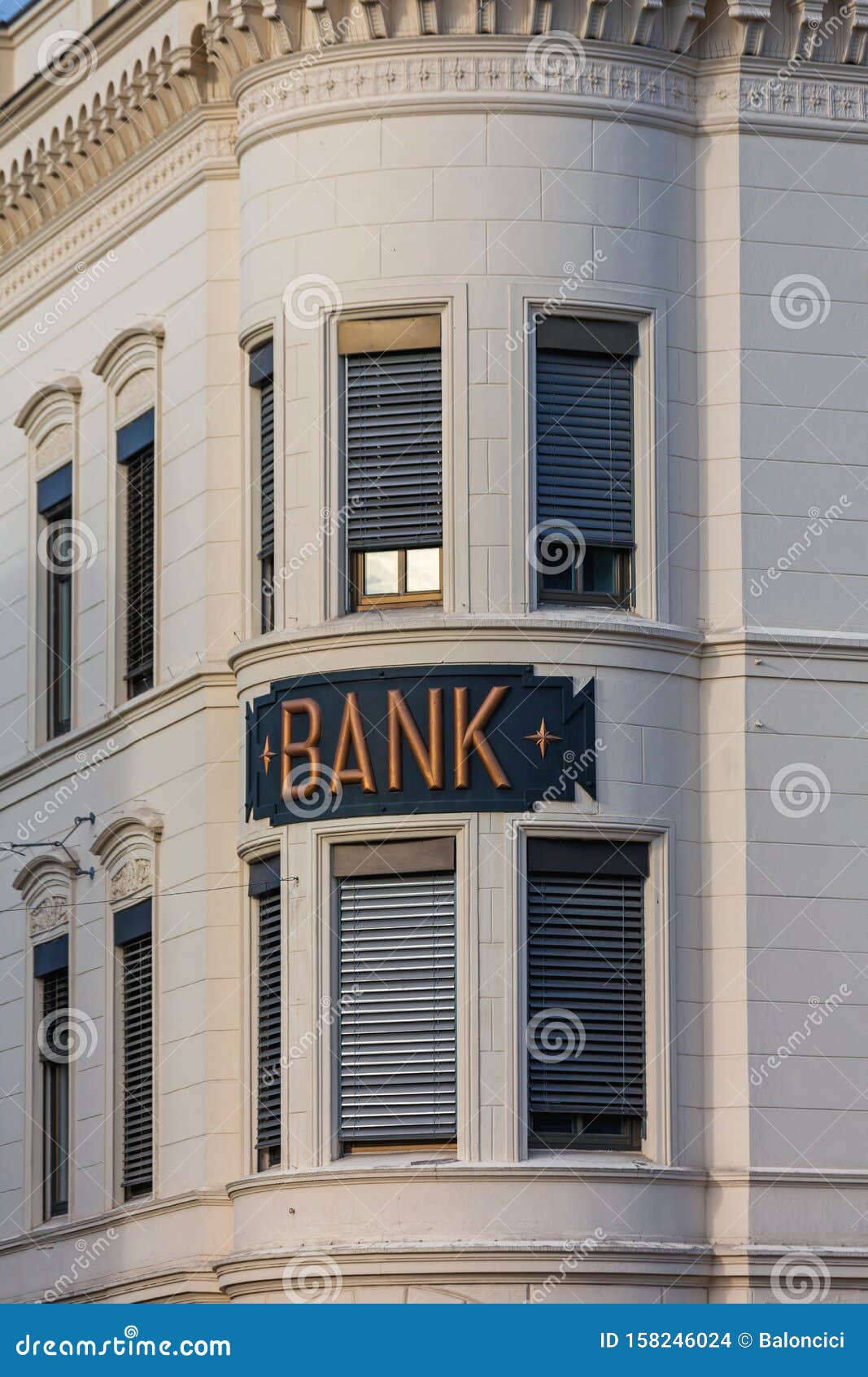 Signo de banco foto de archivo. Imagen de ventanas, noruega - 158246024