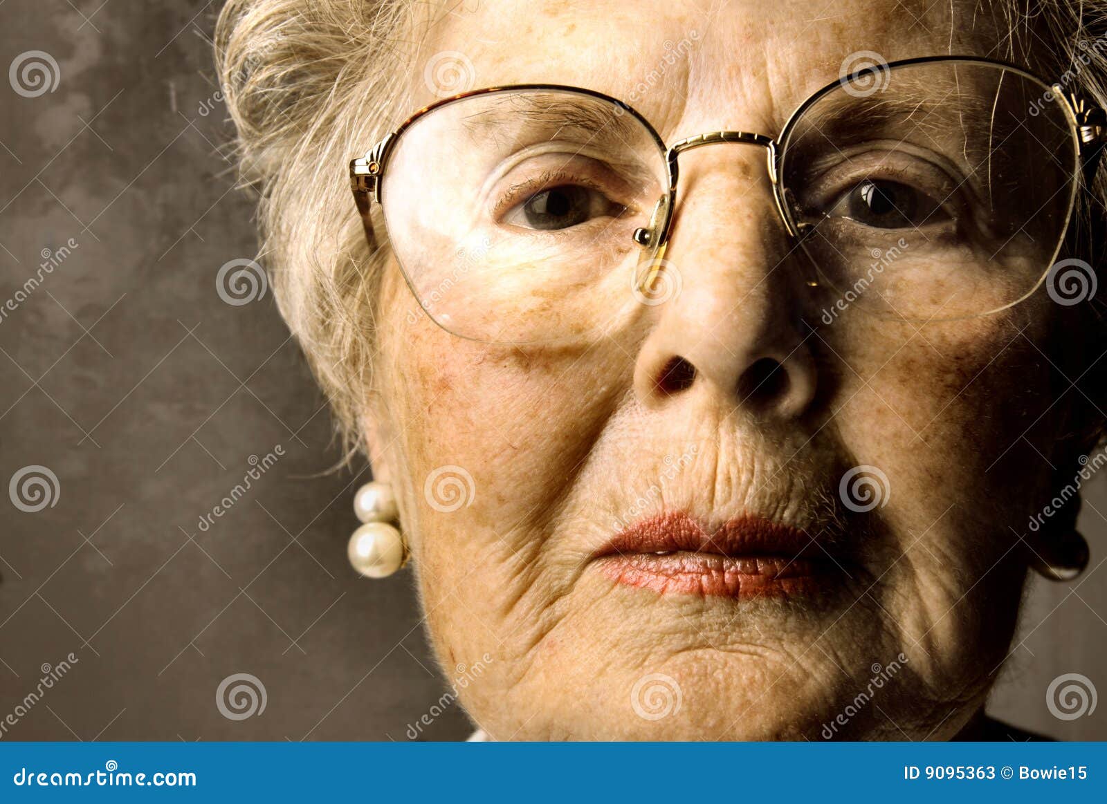 Signora immagine stock. Immagine di piacevole, capelli - 9095363